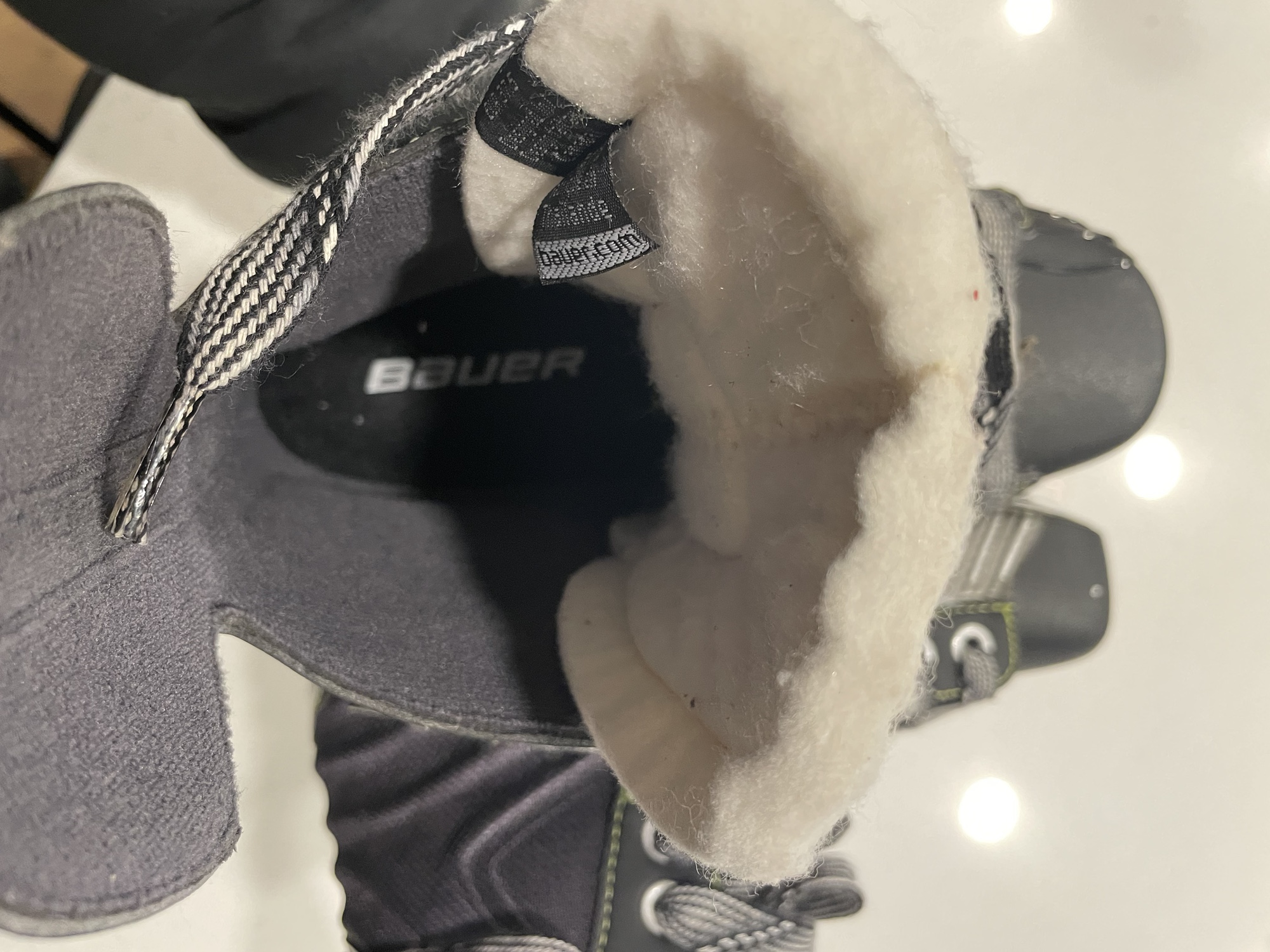 Intermediate Bauer Regular Width Size 4 Vapor X60 Limited Edition ...