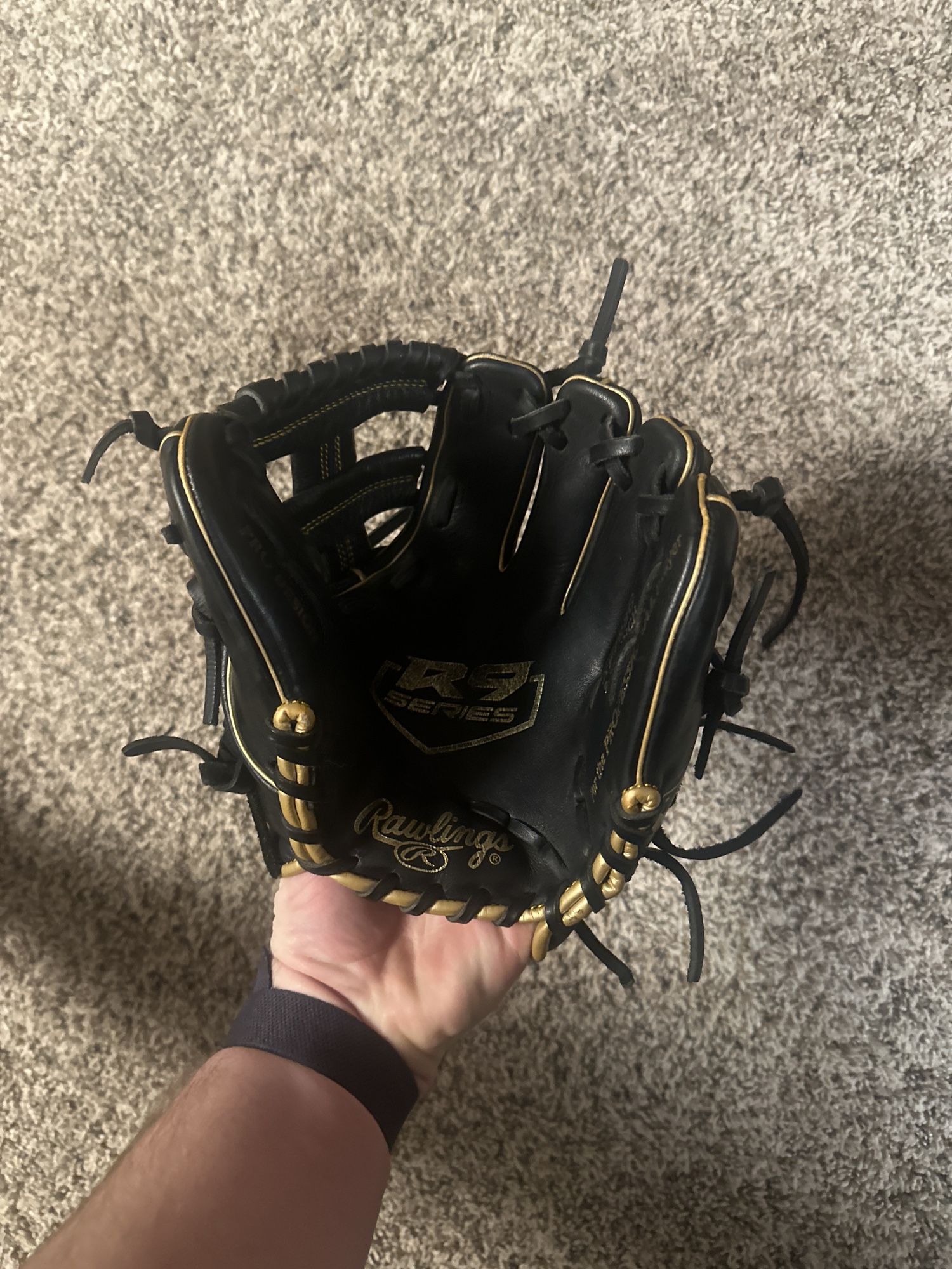 Rawlings R9 SERIES 9.5-INCH TRAINING GLOVE | SidelineSwap