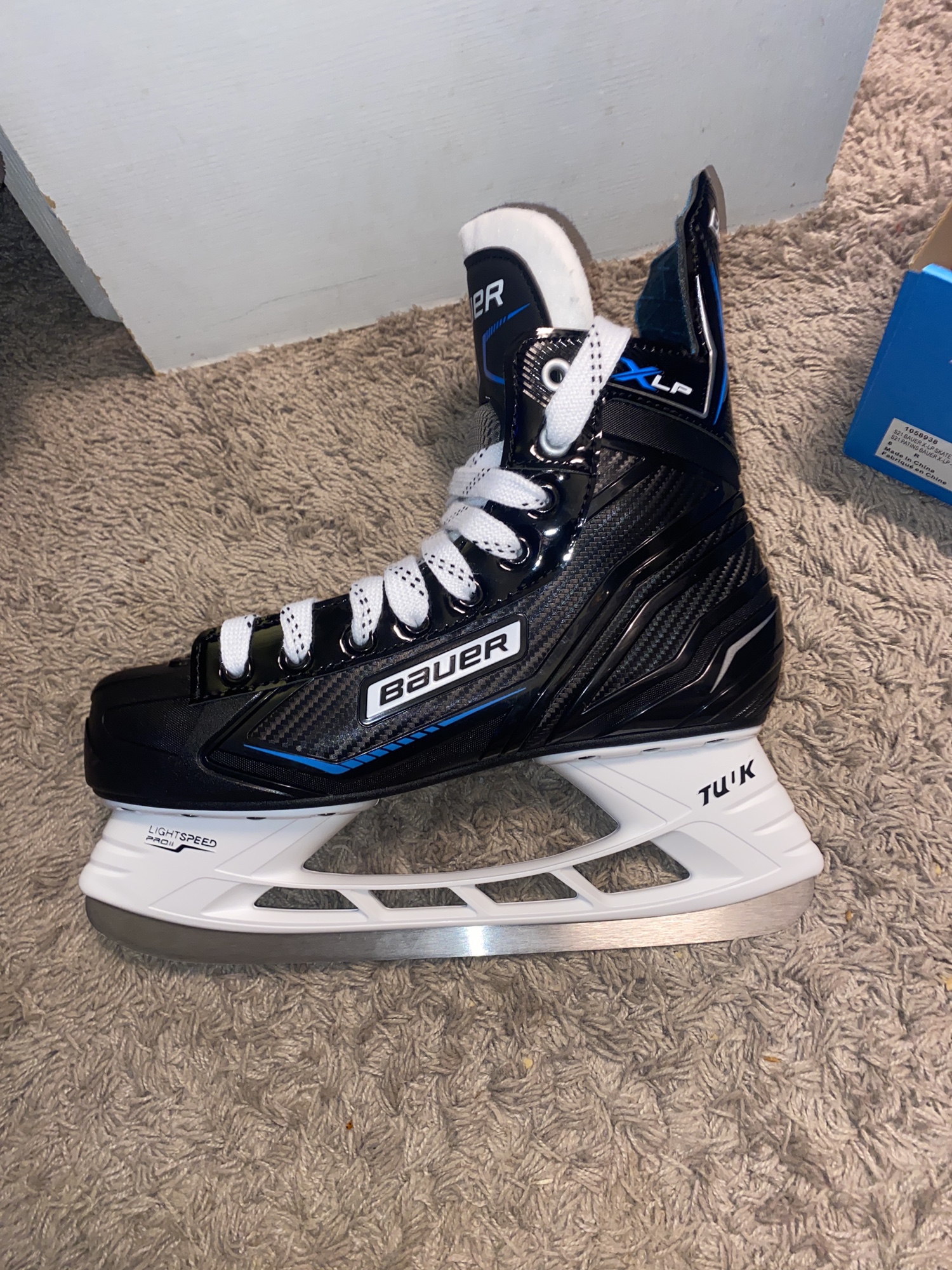 NEW. Senior Bauer Regular Width 8 XLP Hockey Skates | SidelineSwap
