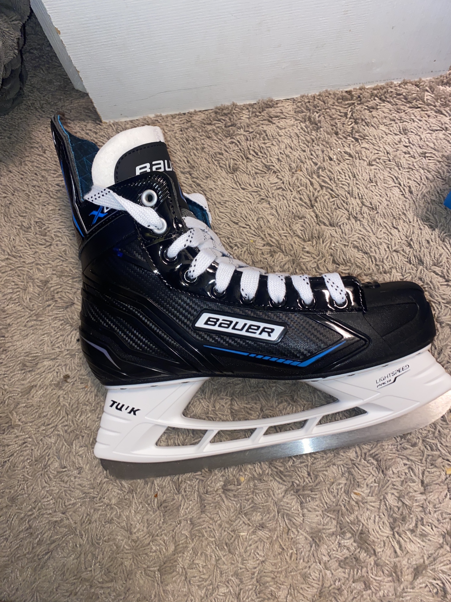 NEW. Senior Bauer Regular Width 8 XLP Hockey Skates | SidelineSwap