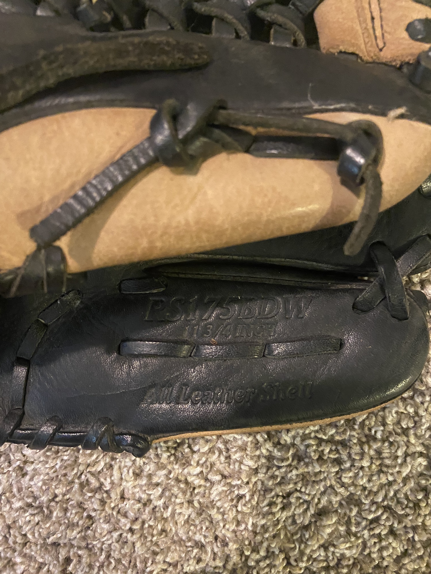 Right Hand Throw 11.75" Baseball Glove | SidelineSwap