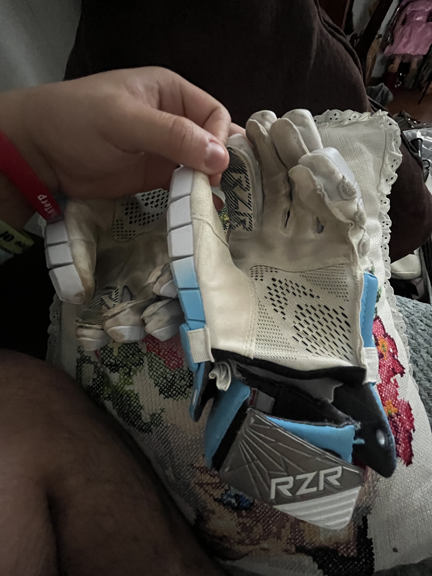 Used UNC STX 13" Surgeon RZR Lacrosse Gloves | SidelineSwap