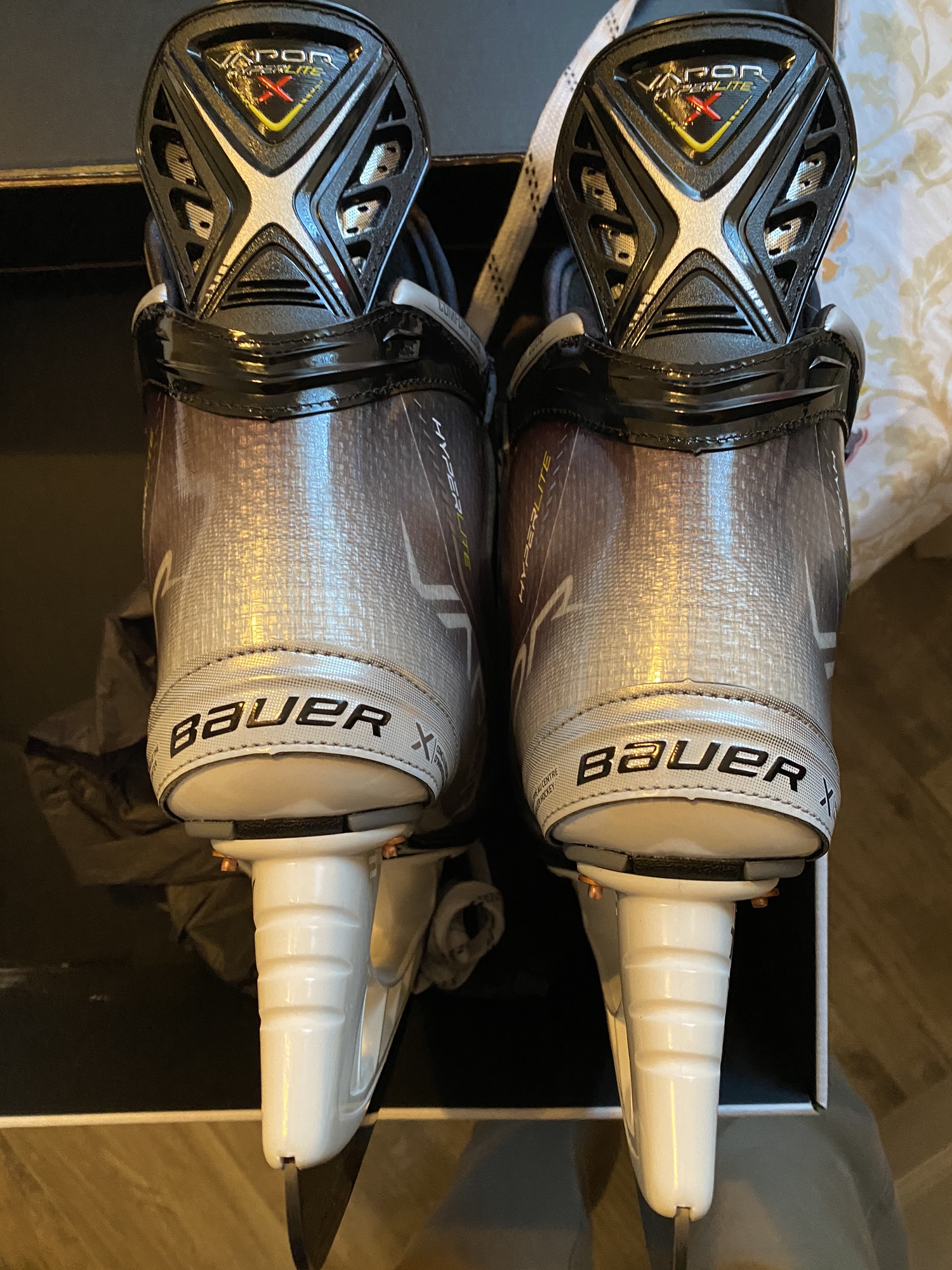 New Bauer Vapor Hyperlite Pro Stock Skates 9 1/4 E | SidelineSwap