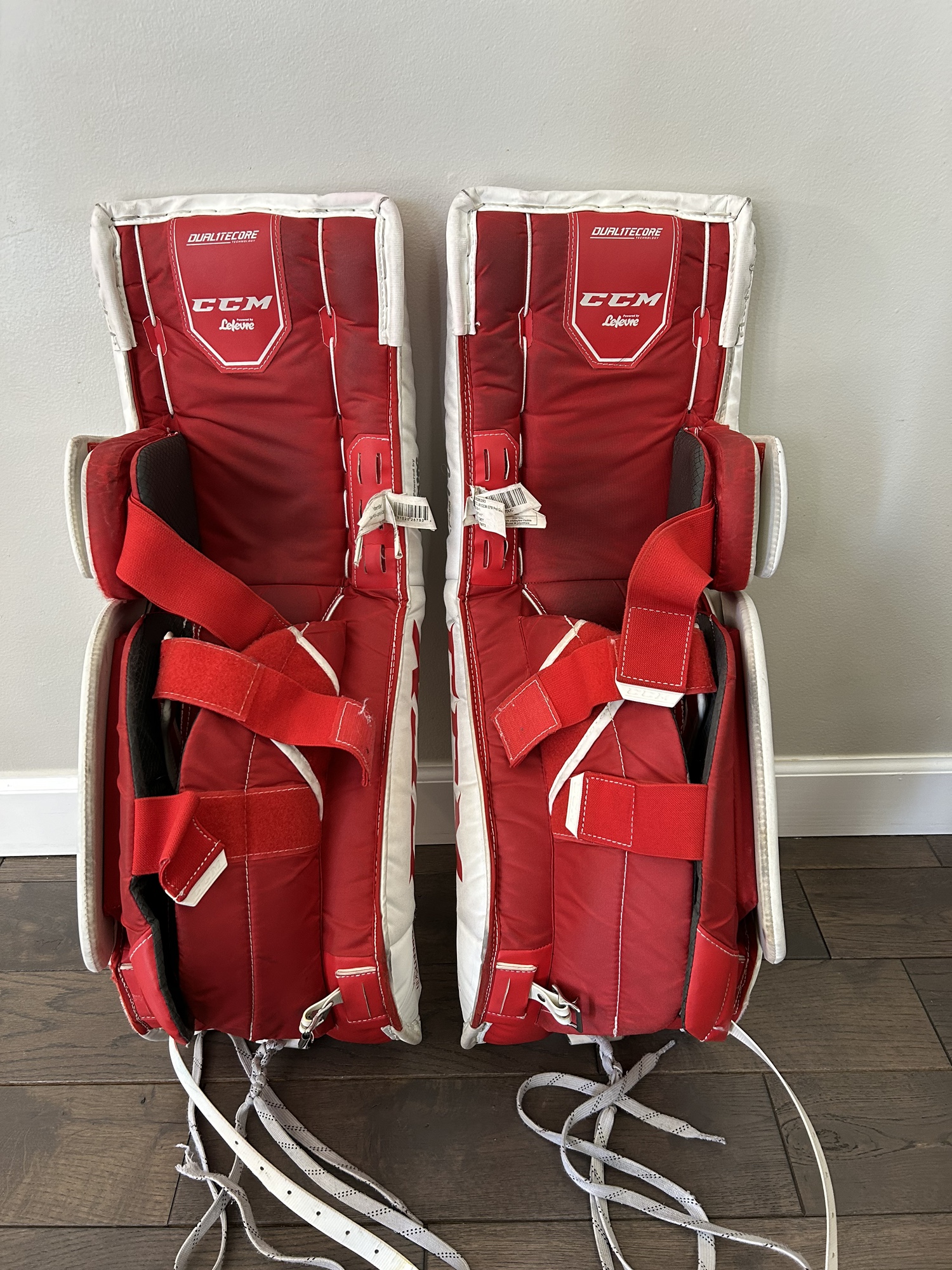 30 Ccm Extreme Flex E4 5 Goalie Leg Pads Sidelineswap