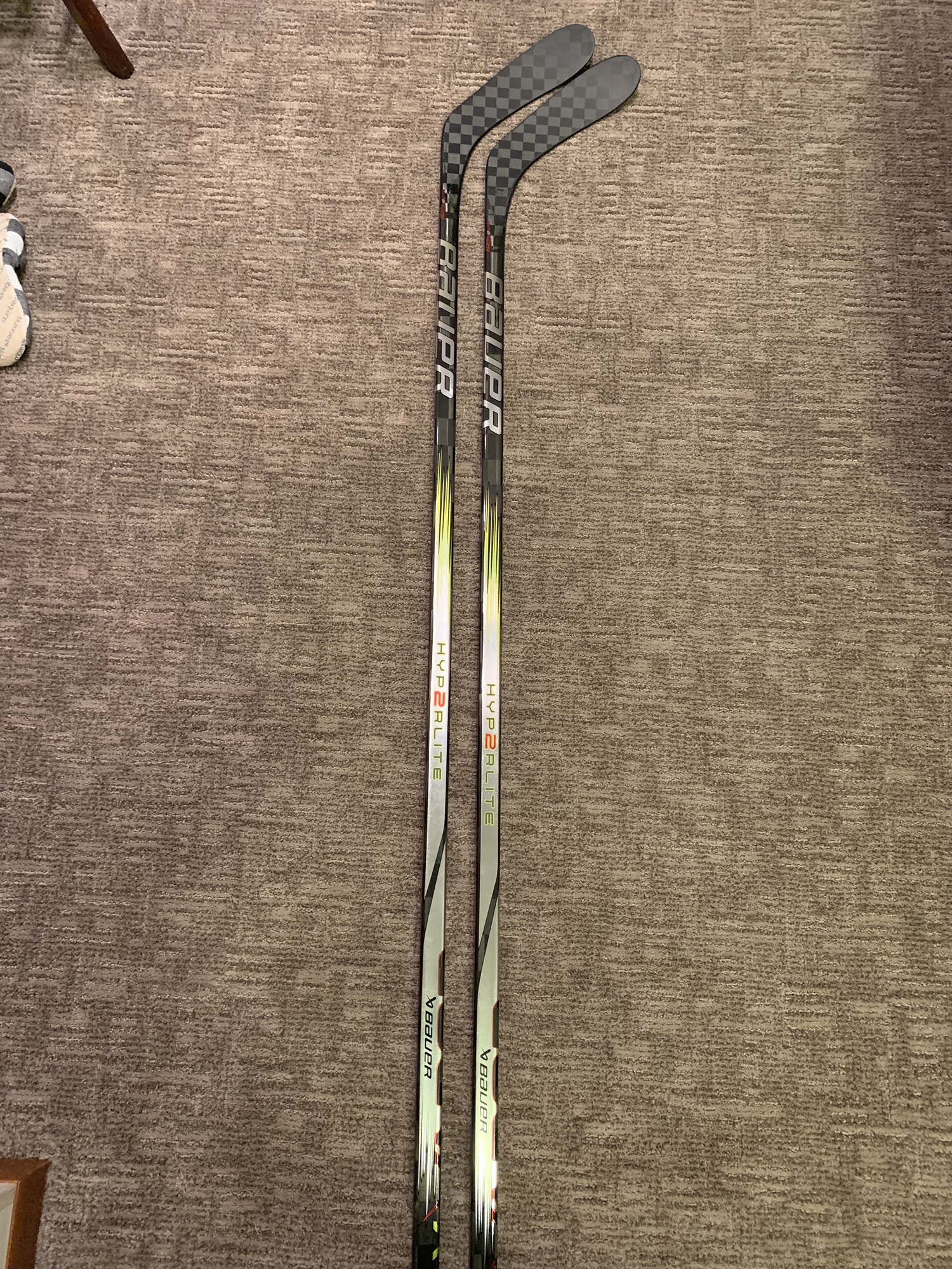 New Right Handed P28 Vapor Hyperlite 2 77 Flex (2 PACK) Hockey Stick ...