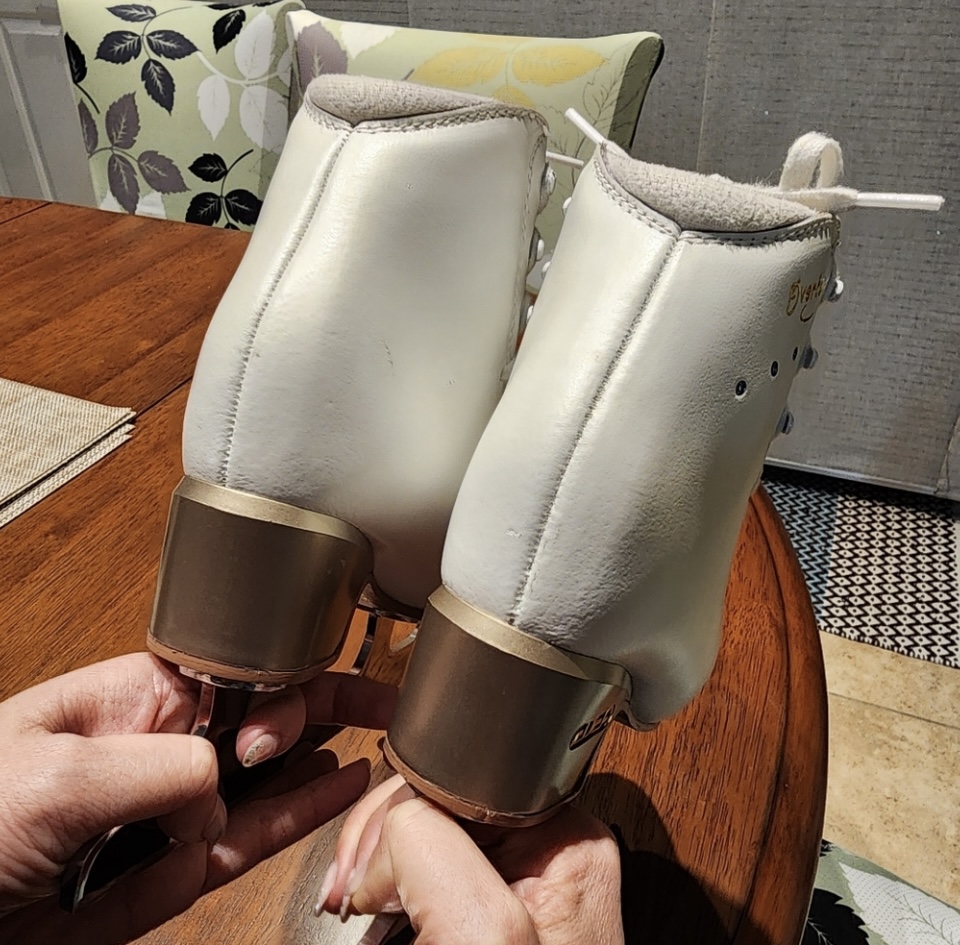 EDEA OVERTURE SIZE 195 Figure Skates | SidelineSwap