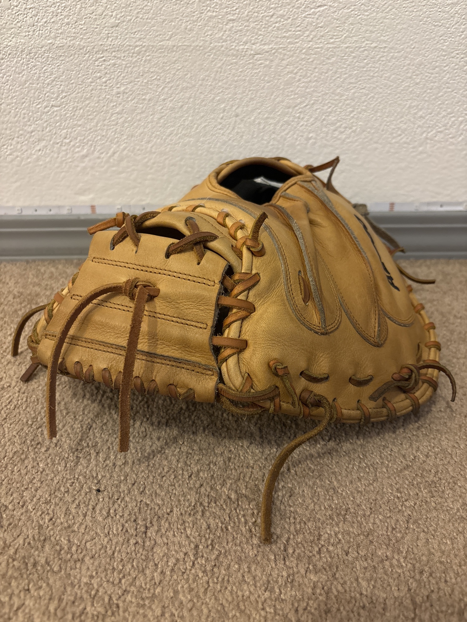 Right Hand Throw 34" Baseball Glove | SidelineSwap