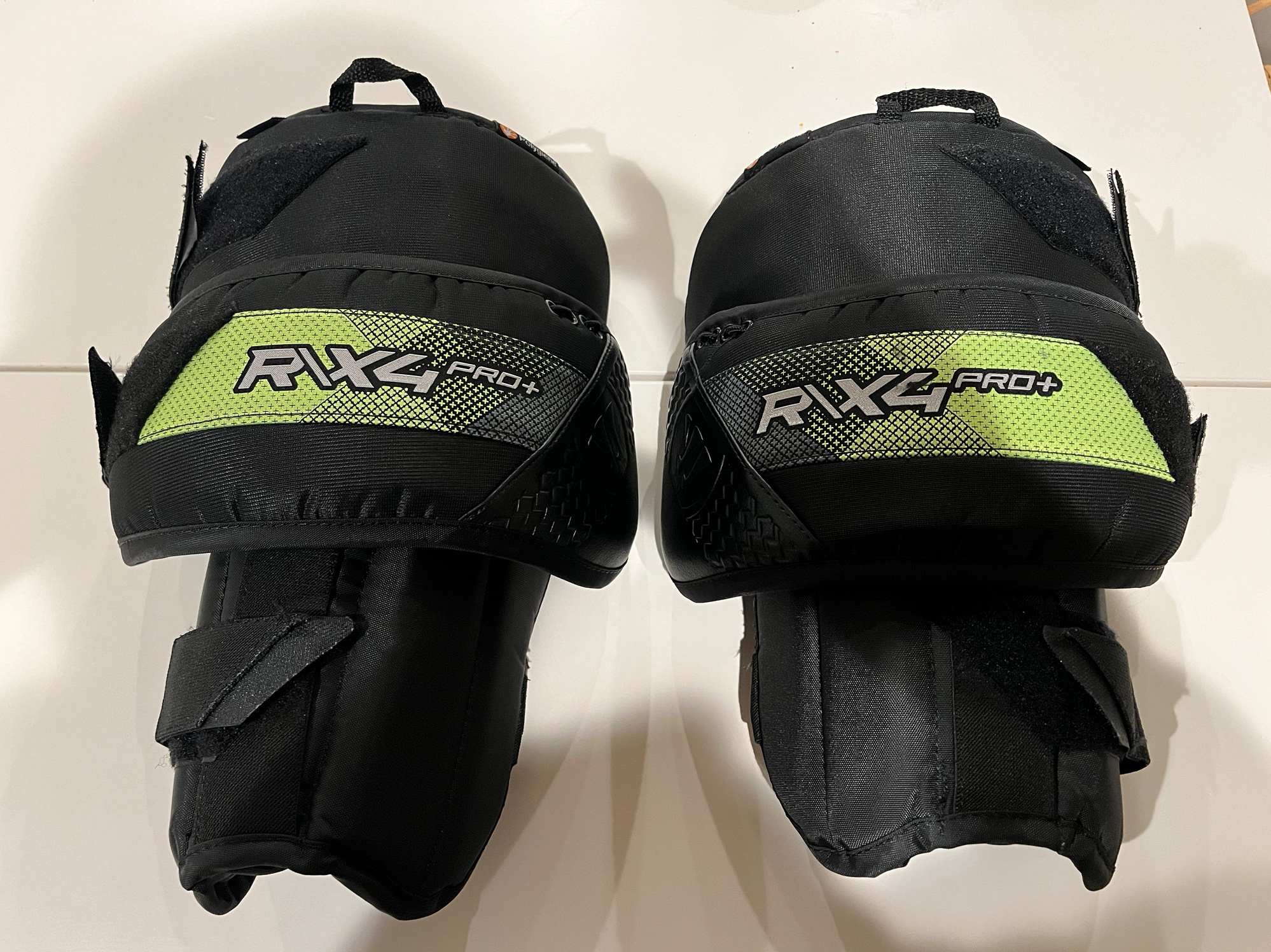 Warrior RX4 Pro+ Knee Guards (Sr) | SidelineSwap
