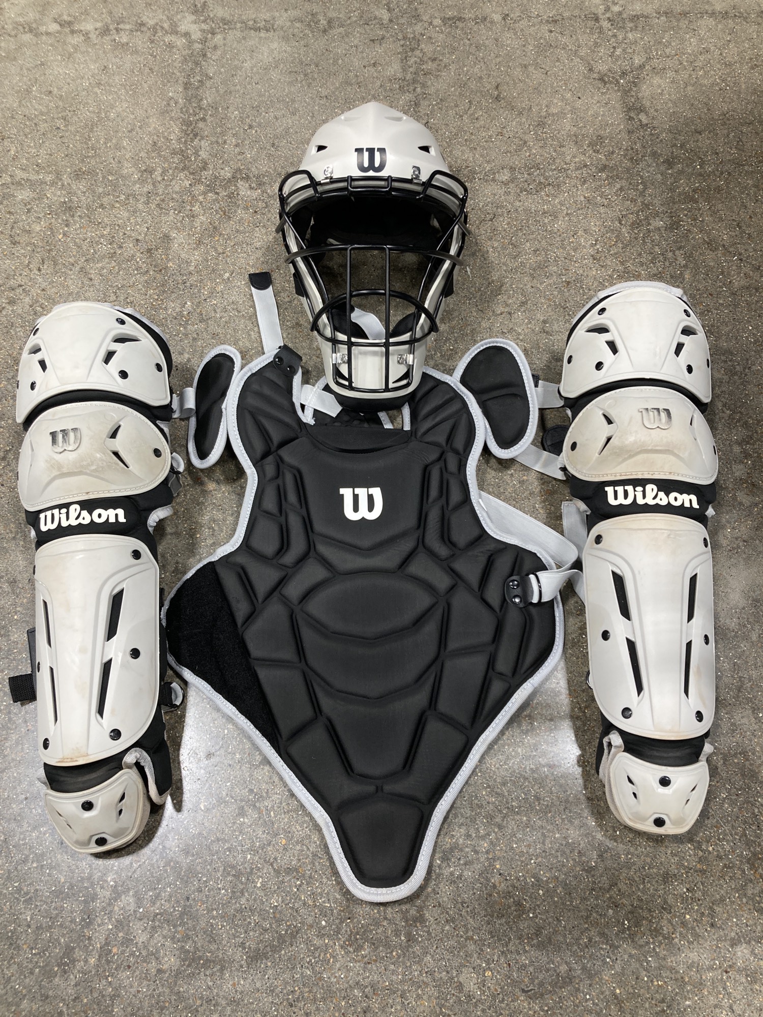 Used Wilson EZ Gear Kit Catcher's Set | SidelineSwap