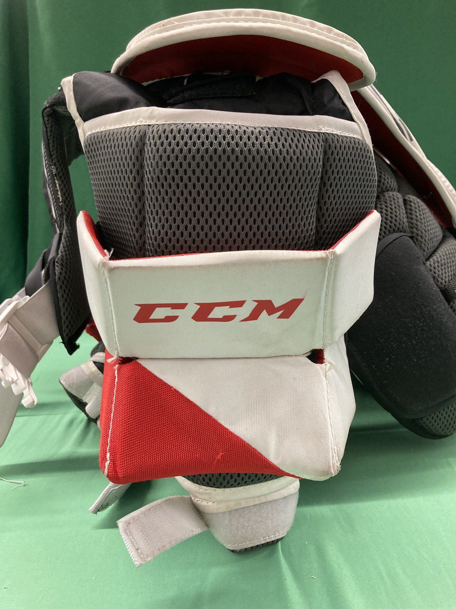Used Small/Medium CCM EFLEX 5.5 Junior Goalie Chest Protector ...
