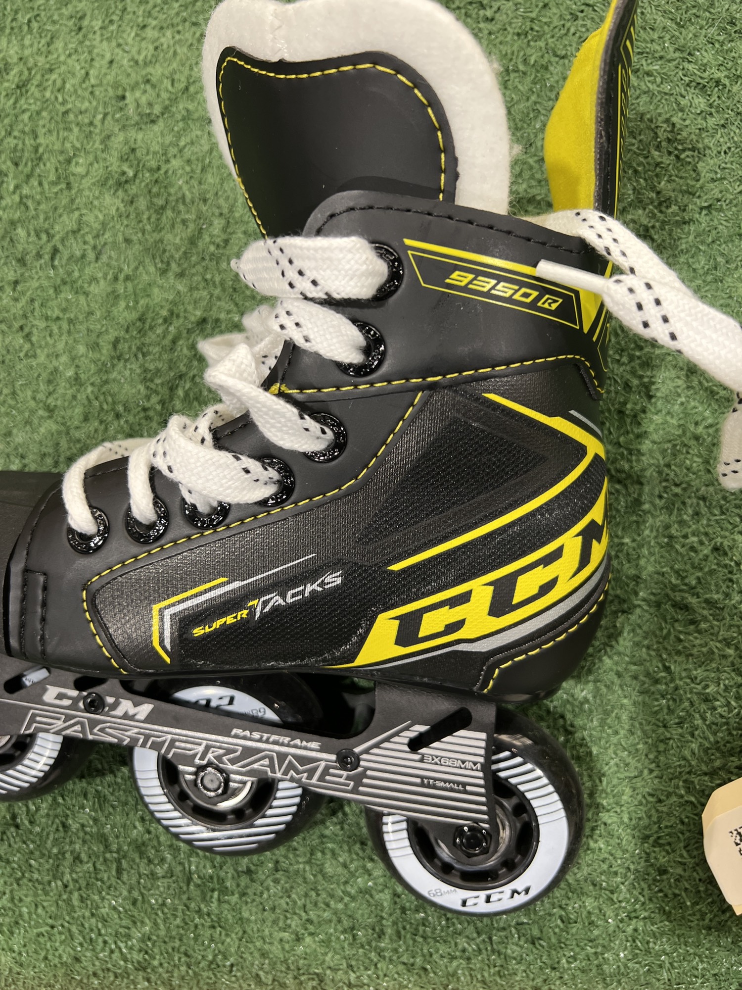 Used CCM Super Tacks 9350 Inline Skates D&R (Regular) 11.0 | SidelineSwap