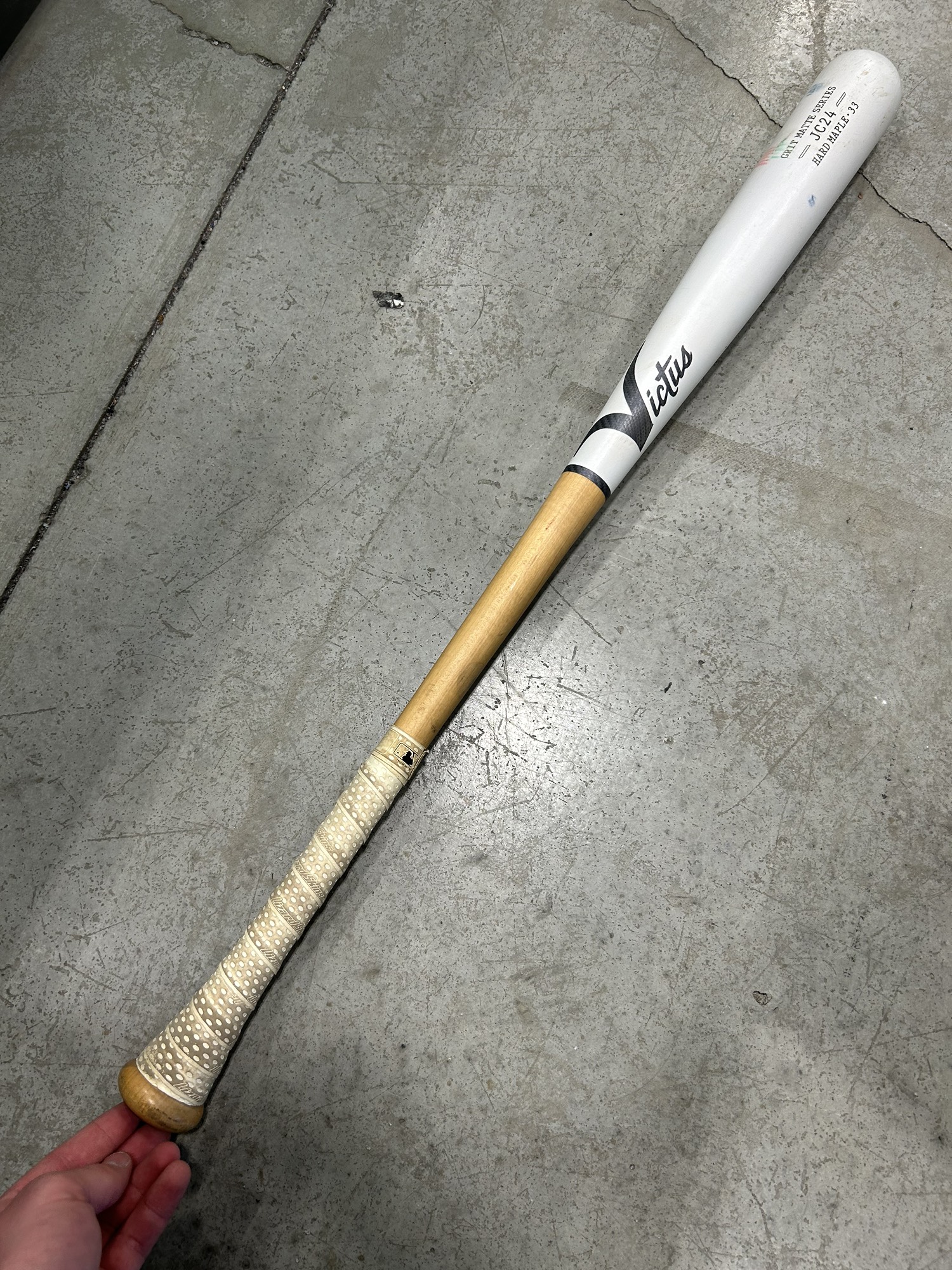 Used Victus Grit Matte Series JC24 (33") Maple Baseball Bat | SidelineSwap