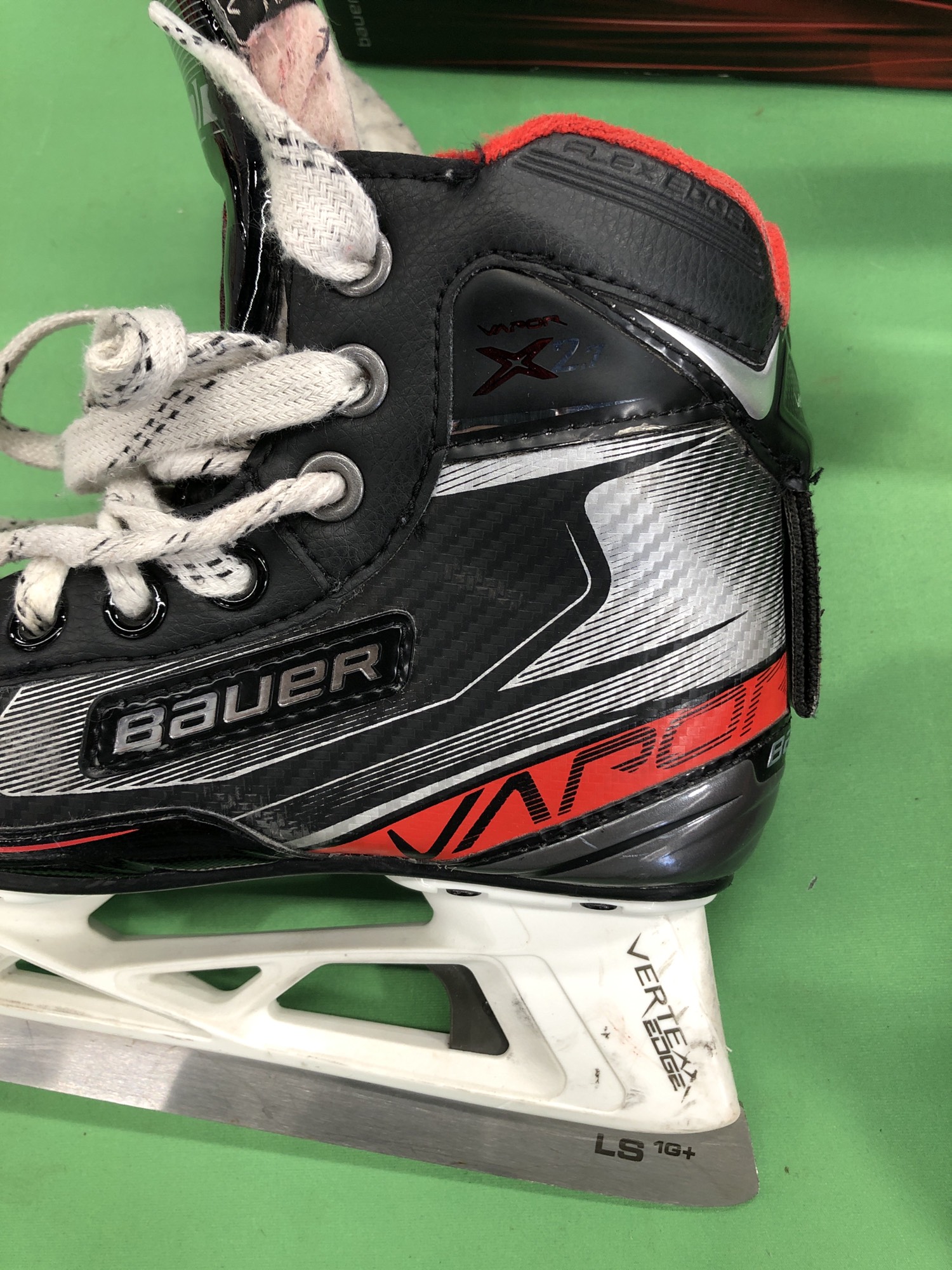 Used Bauer Vapor X2.7 Goalie Skates D&R (Regular) 1.0 - Junior ...