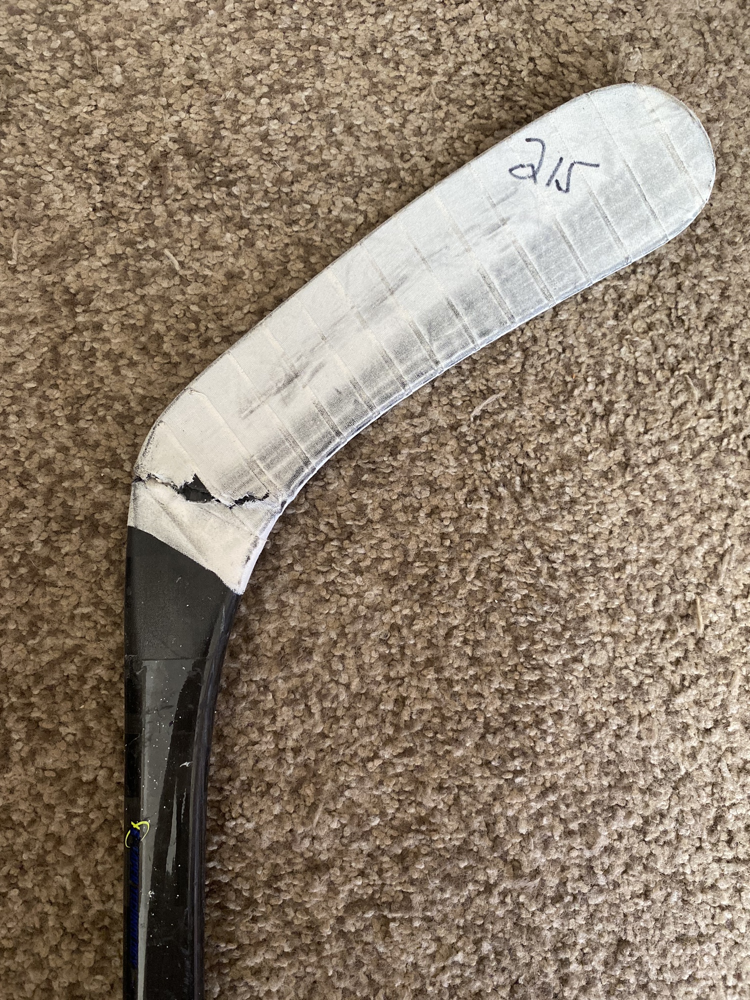 Senior Right Handed P92 Vapor Hyperlite Hockey Stick (Broken ...