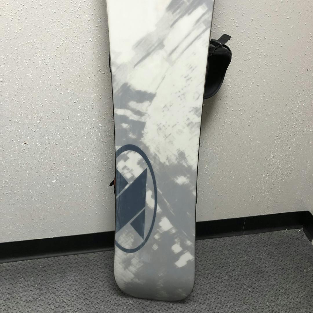 Used Dbx Voyager 138 Cm Boys' Snowboards | SidelineSwap