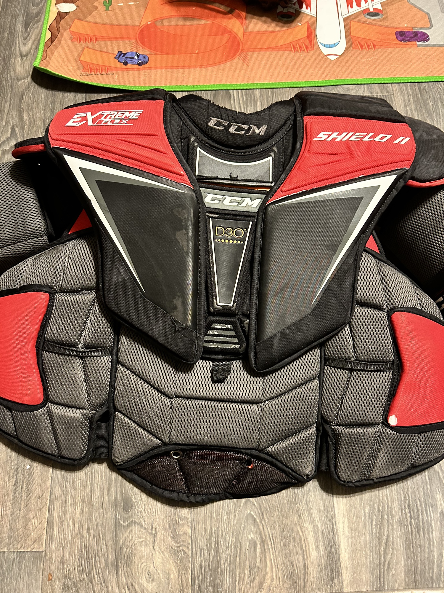 Used Large CCM Extreme Flex E2.5 Goalie Chest Protector | SidelineSwap