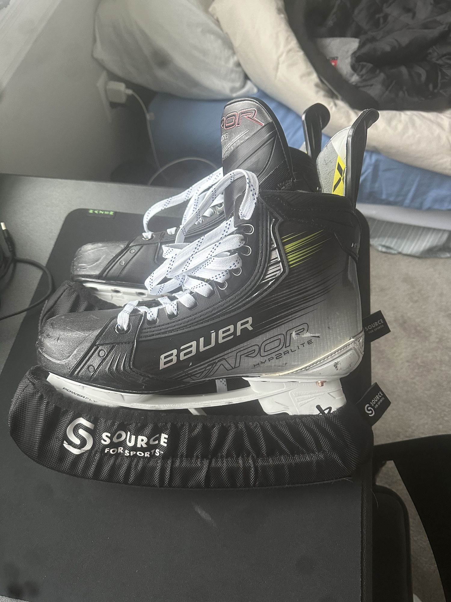 Vapor Hyperlite 2 Hockey Skates Senior Size 8 wide Fit 3 | SidelineSwap