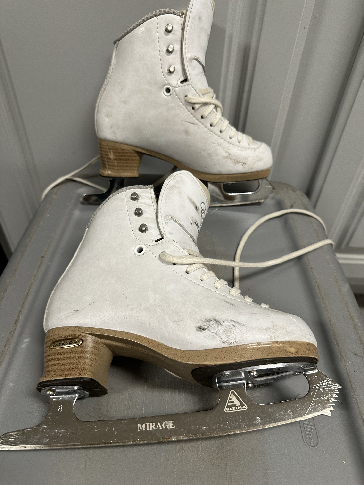Used Jackson Ultima Adult 4 Freestyle Figure Skates | SidelineSwap