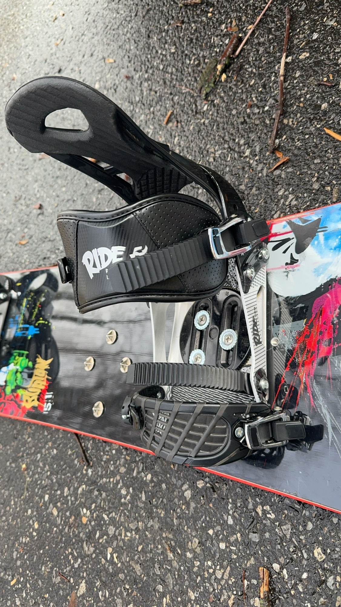 152 cm Burton snowboard with rider bindings | SidelineSwap