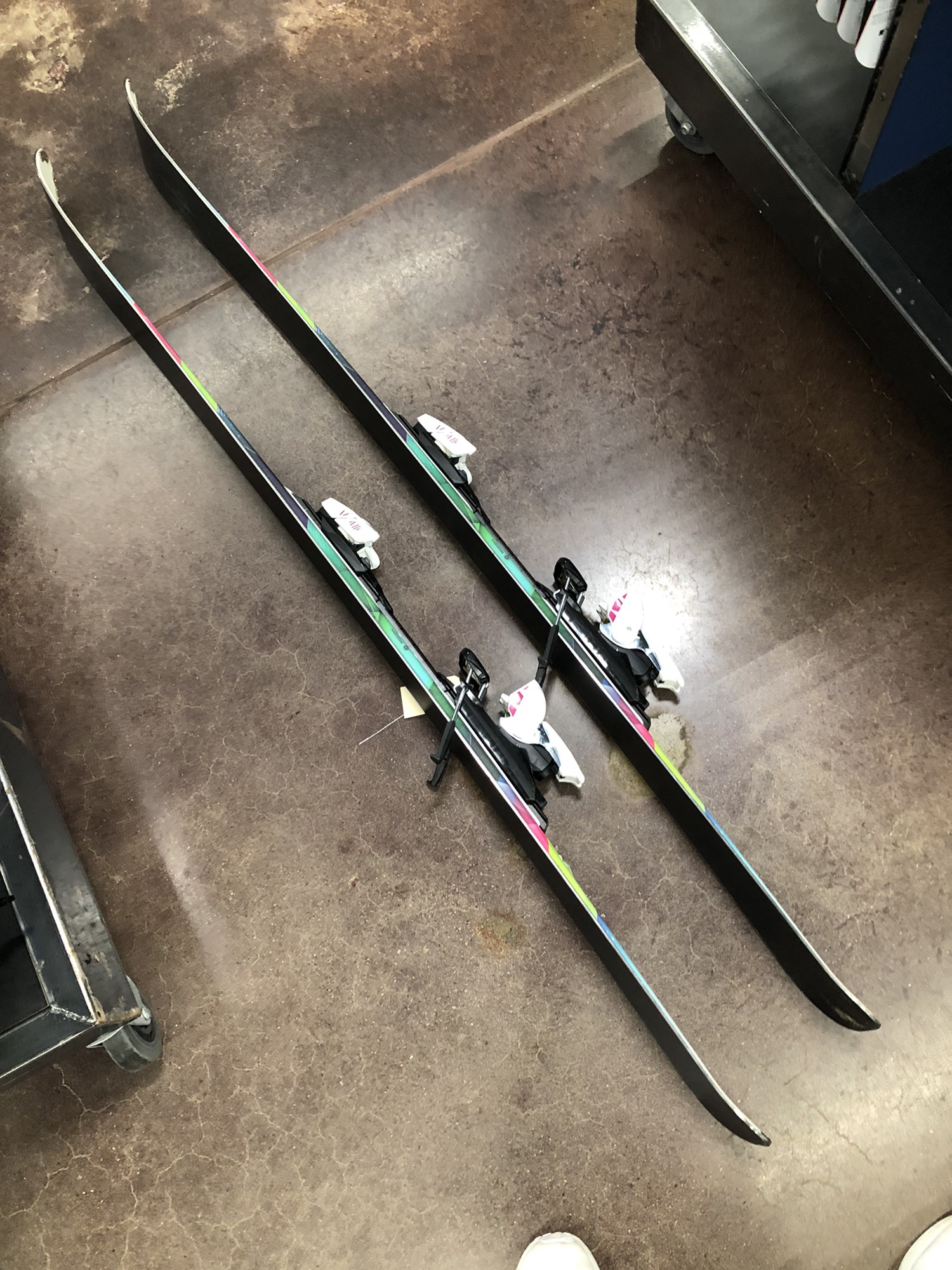 Used Women's 158cm Atomic Air Affinity Series Skis with Bindings ...