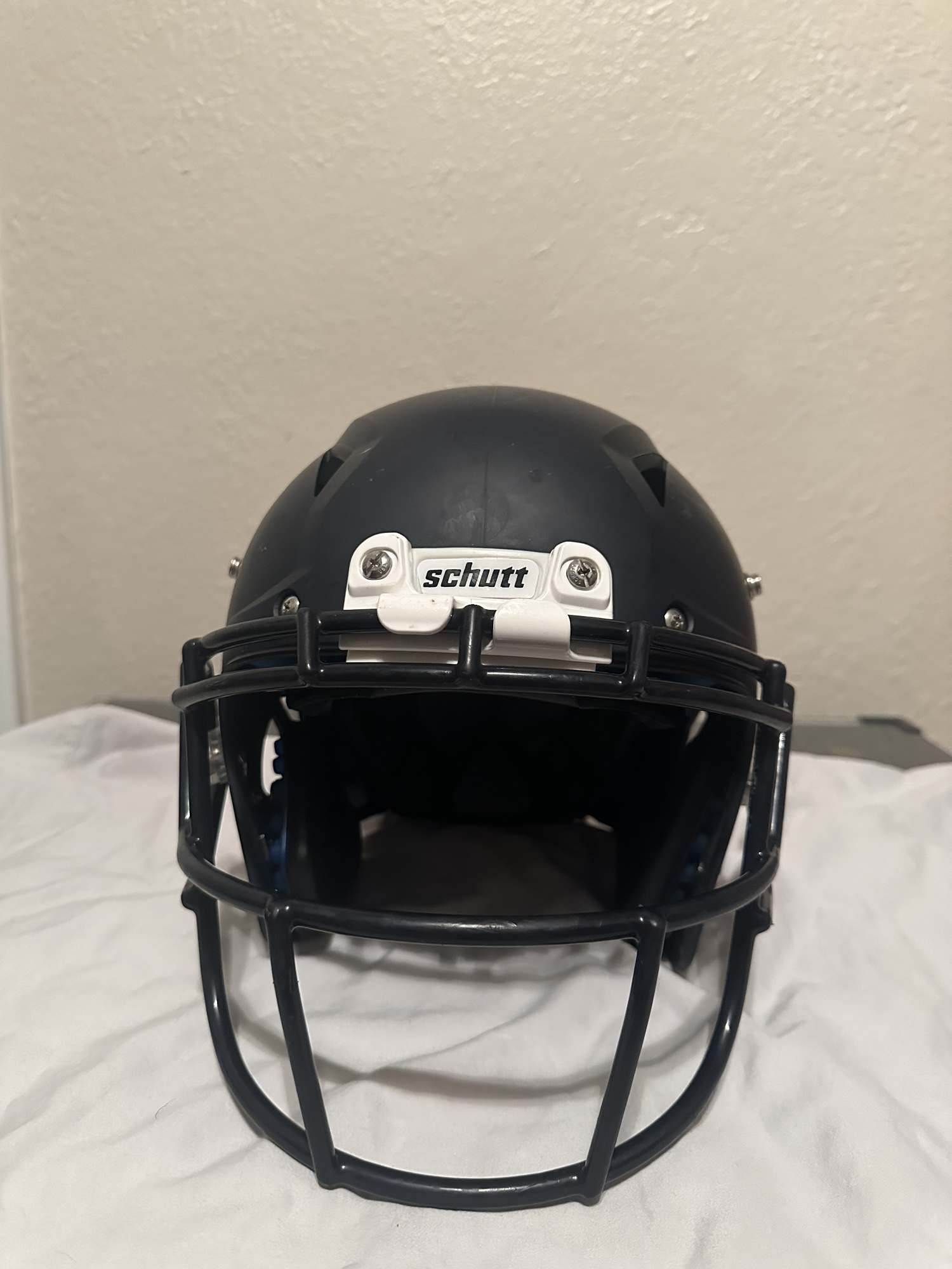 Used Medium Schutt Helmet | SidelineSwap