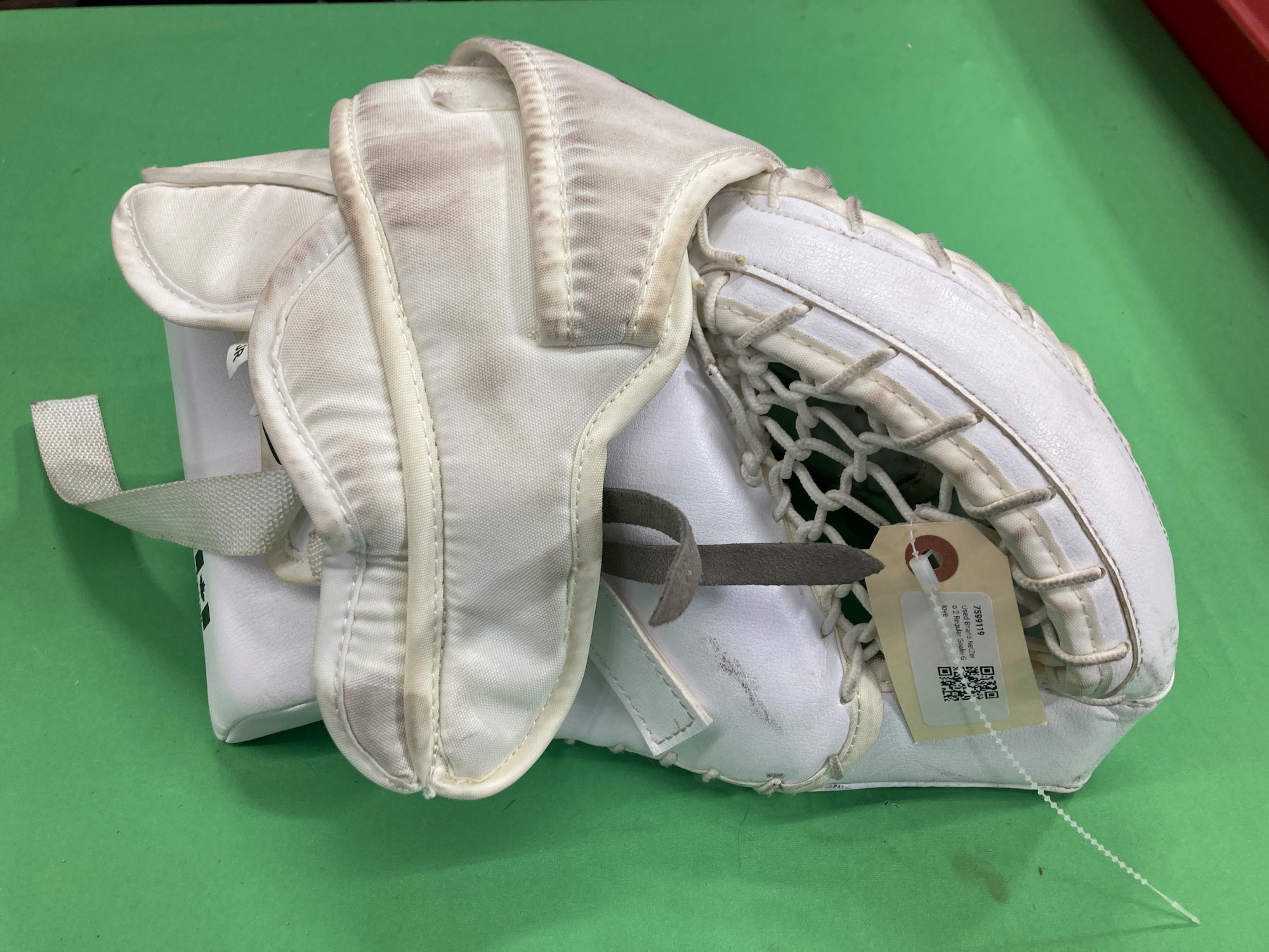 Used Brian's NetZero 2 Regular Goalie Glove | SidelineSwap