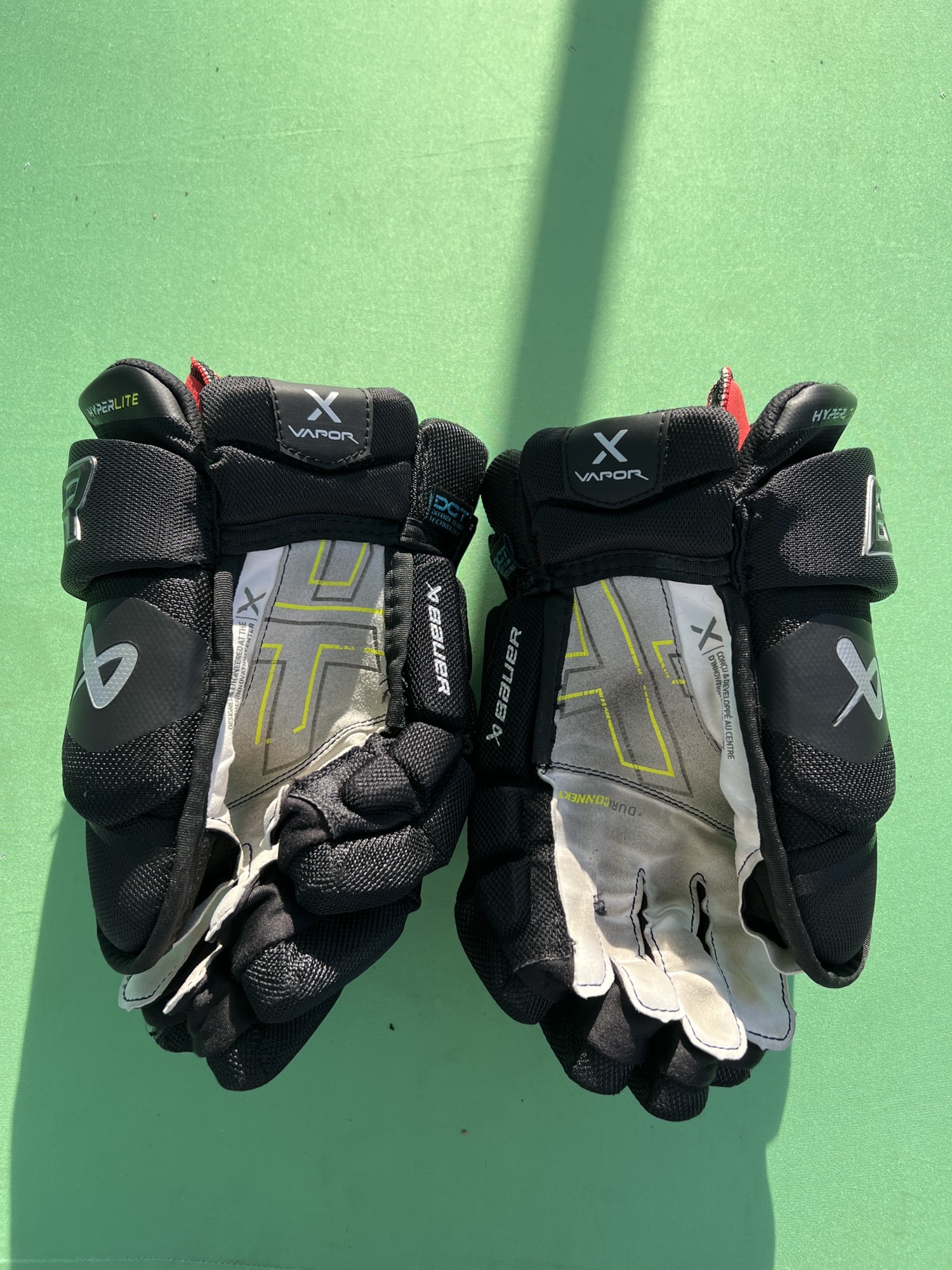 Used Bauer Vapor Hyperlite Gloves 13" | SidelineSwap