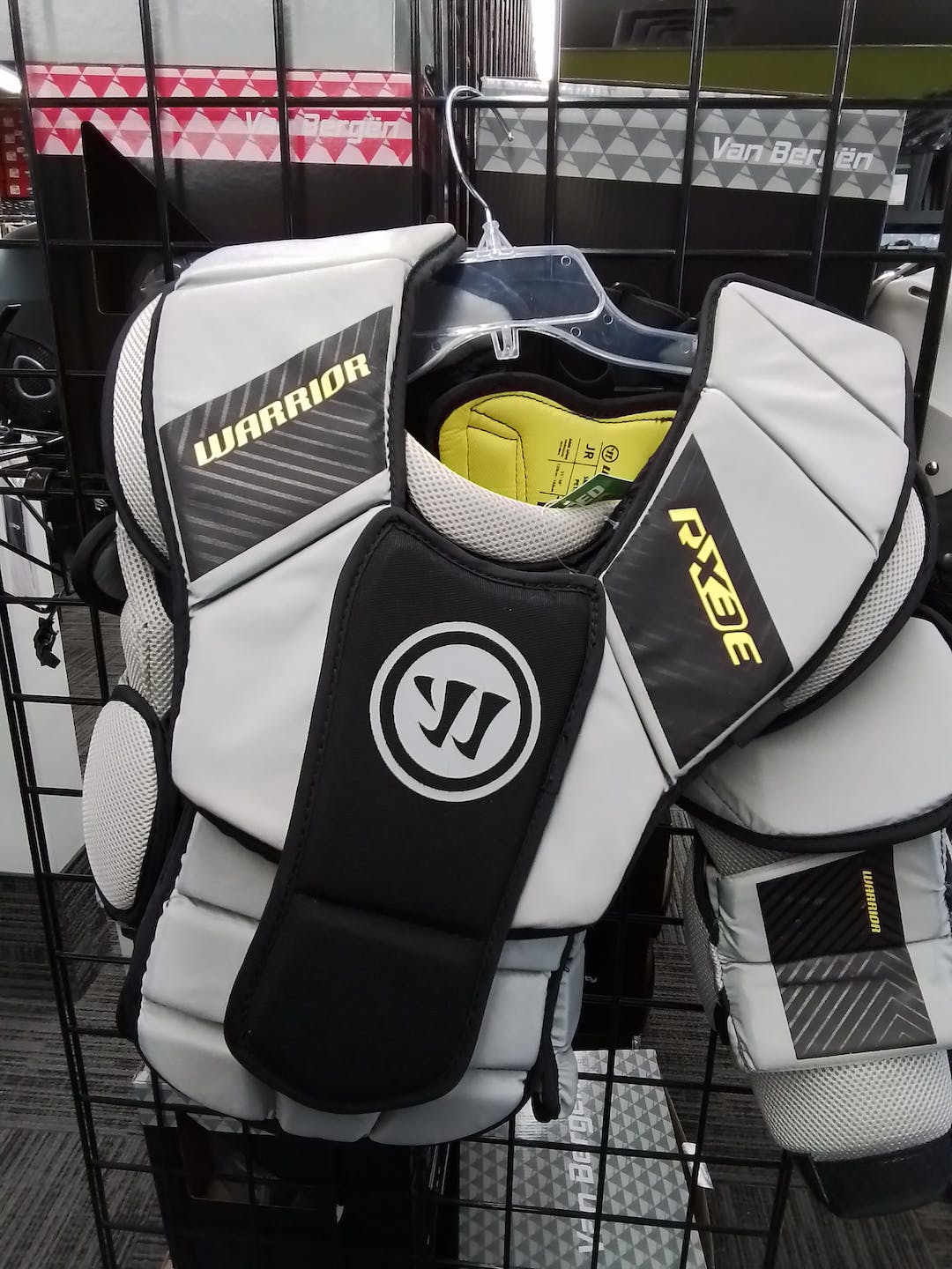 Used Warrior Rx3e Md Goalie Body Armour | SidelineSwap