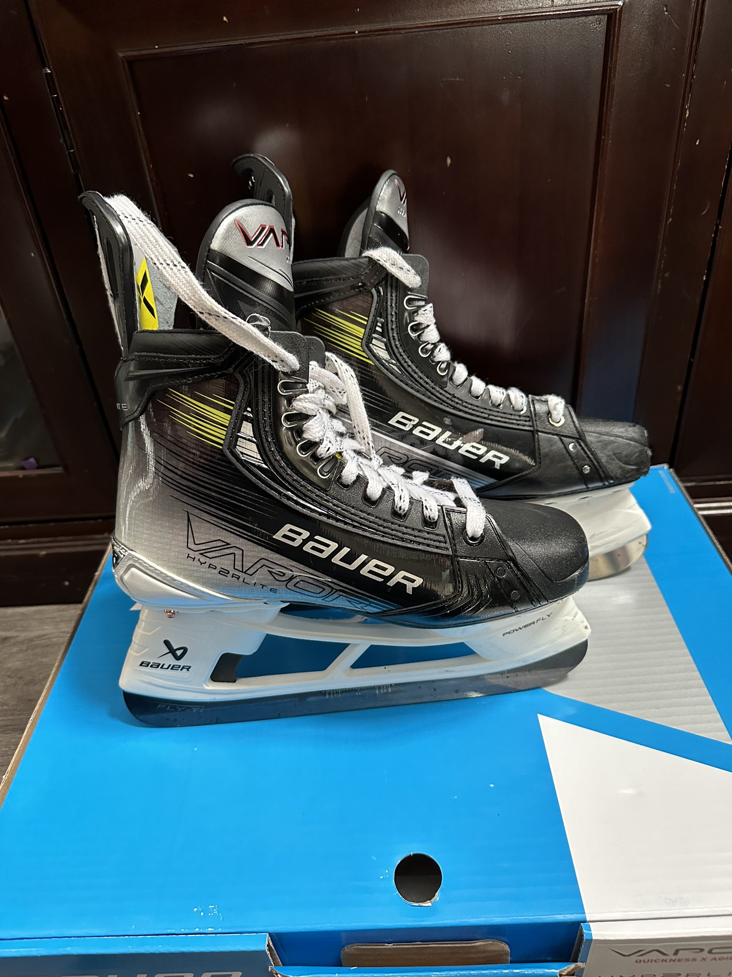 Bauer Vapor Hyperlite 2 skates Fit 3 Fly Ti Steel | SidelineSwap