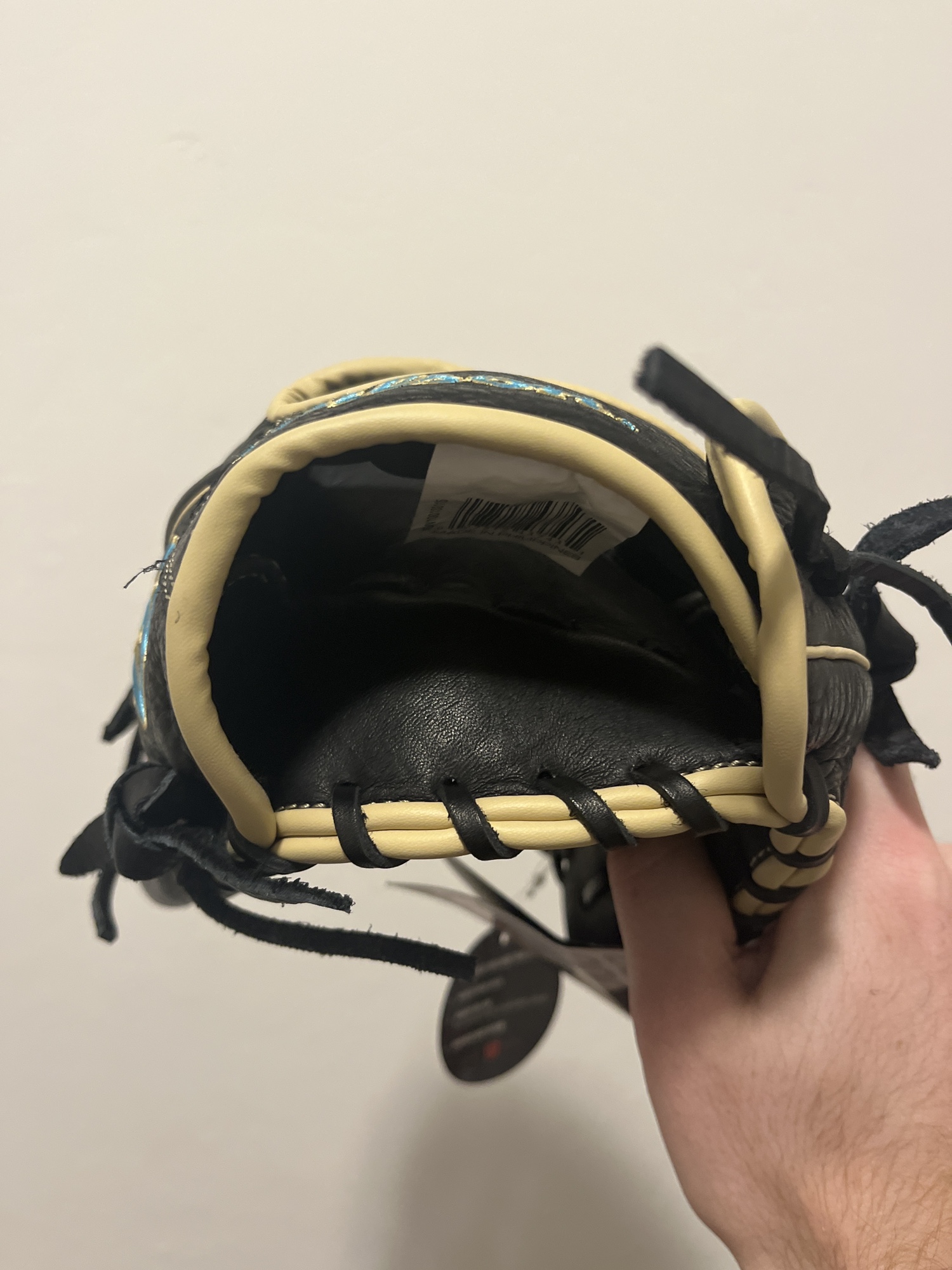 Wilson a1000 lefty 11.5 baseball glove | SidelineSwap