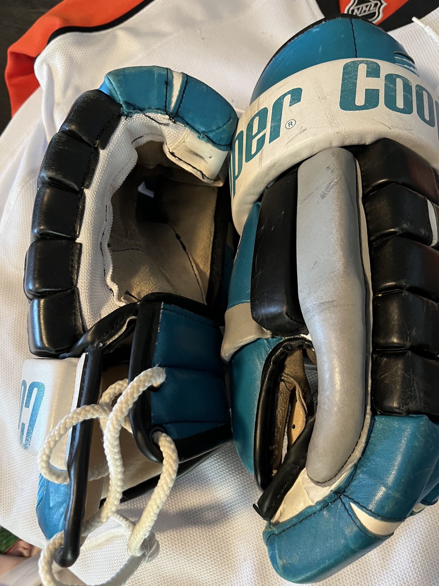 Cooper SC Pro full leather hockey gloves | SidelineSwap