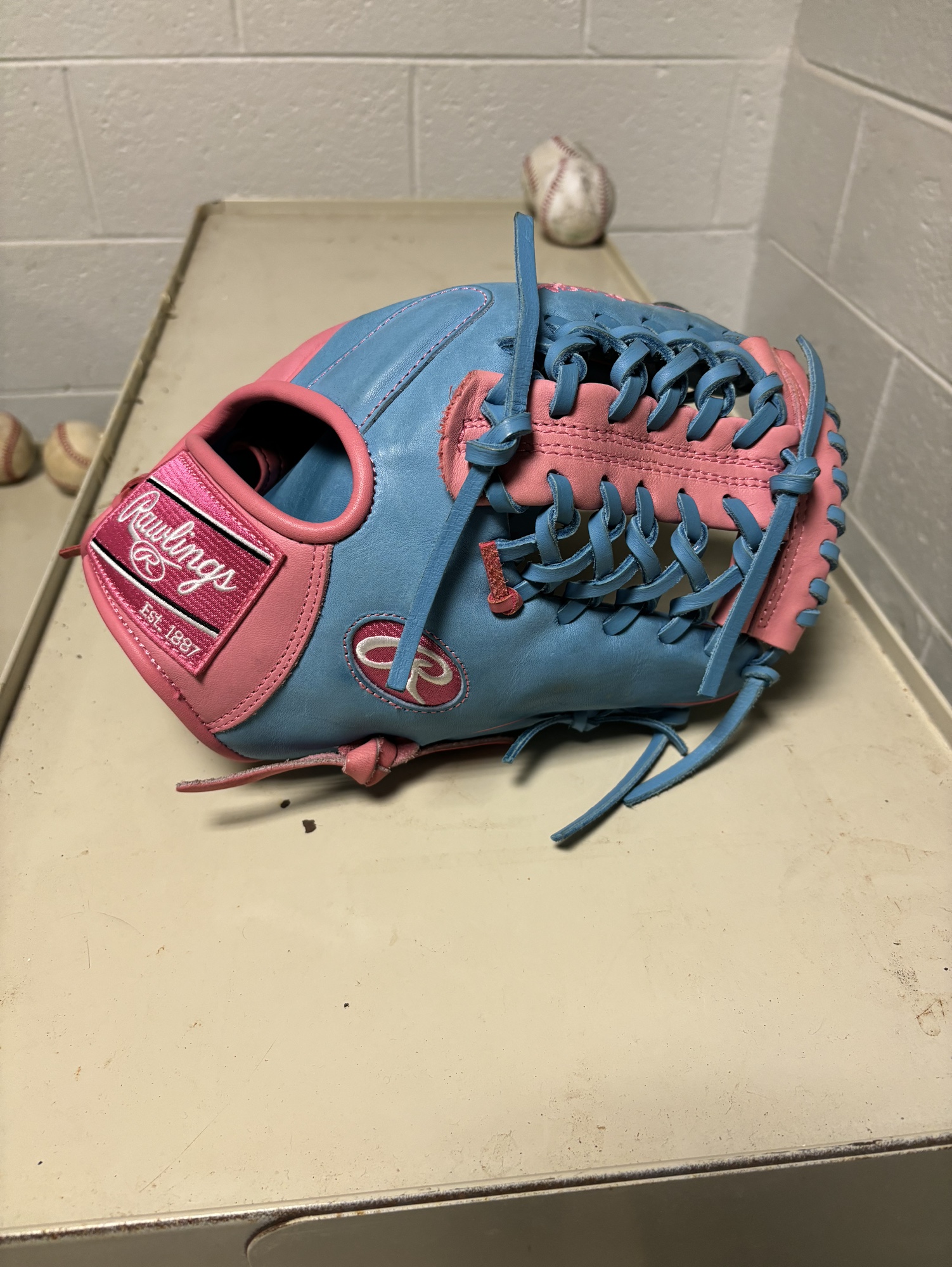 Cotton candy 11.5" Heart of the Hide Baseball Glove | SidelineSwap