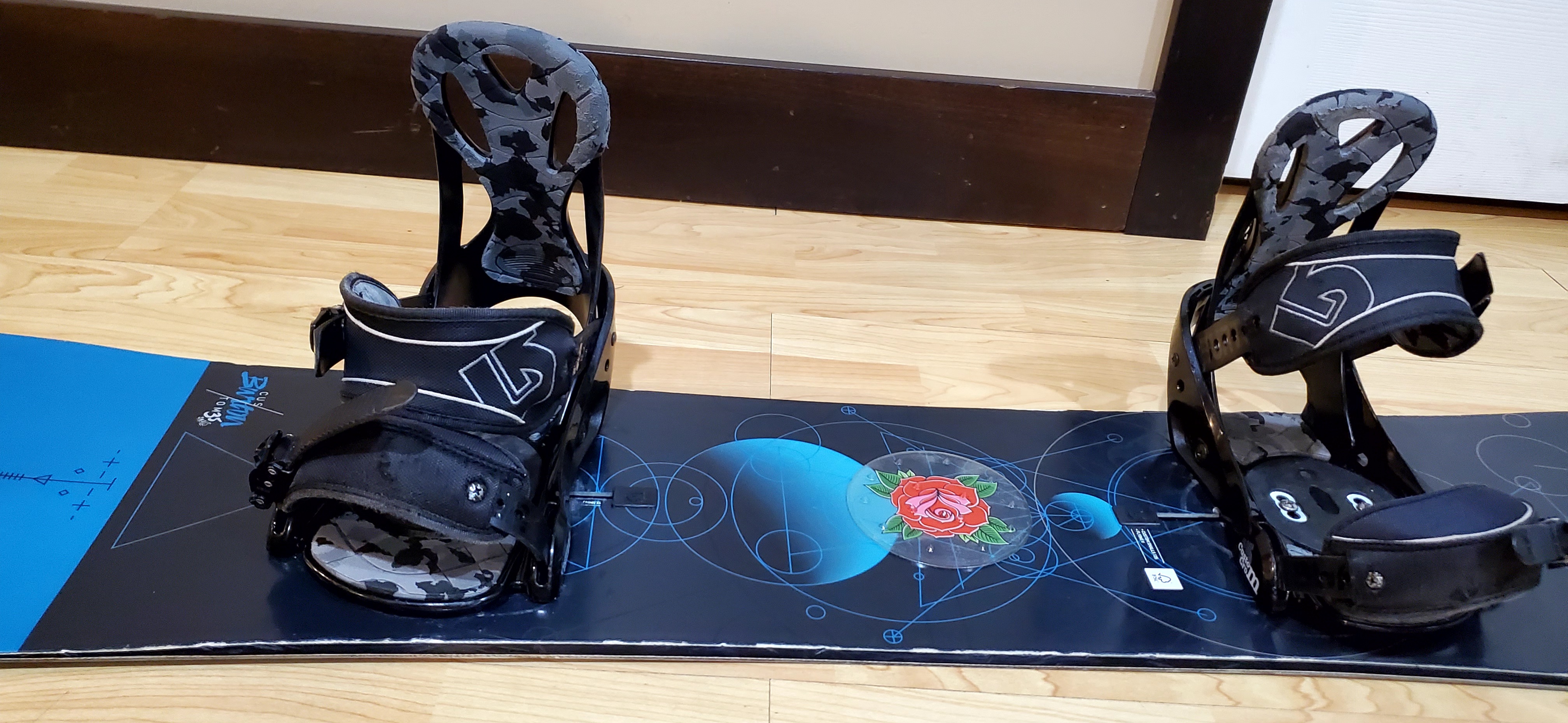 Burton Custom Flying V Snowboard 135cm Freestyle W/Bindings Burton Small True Twin Rocker/camber ...