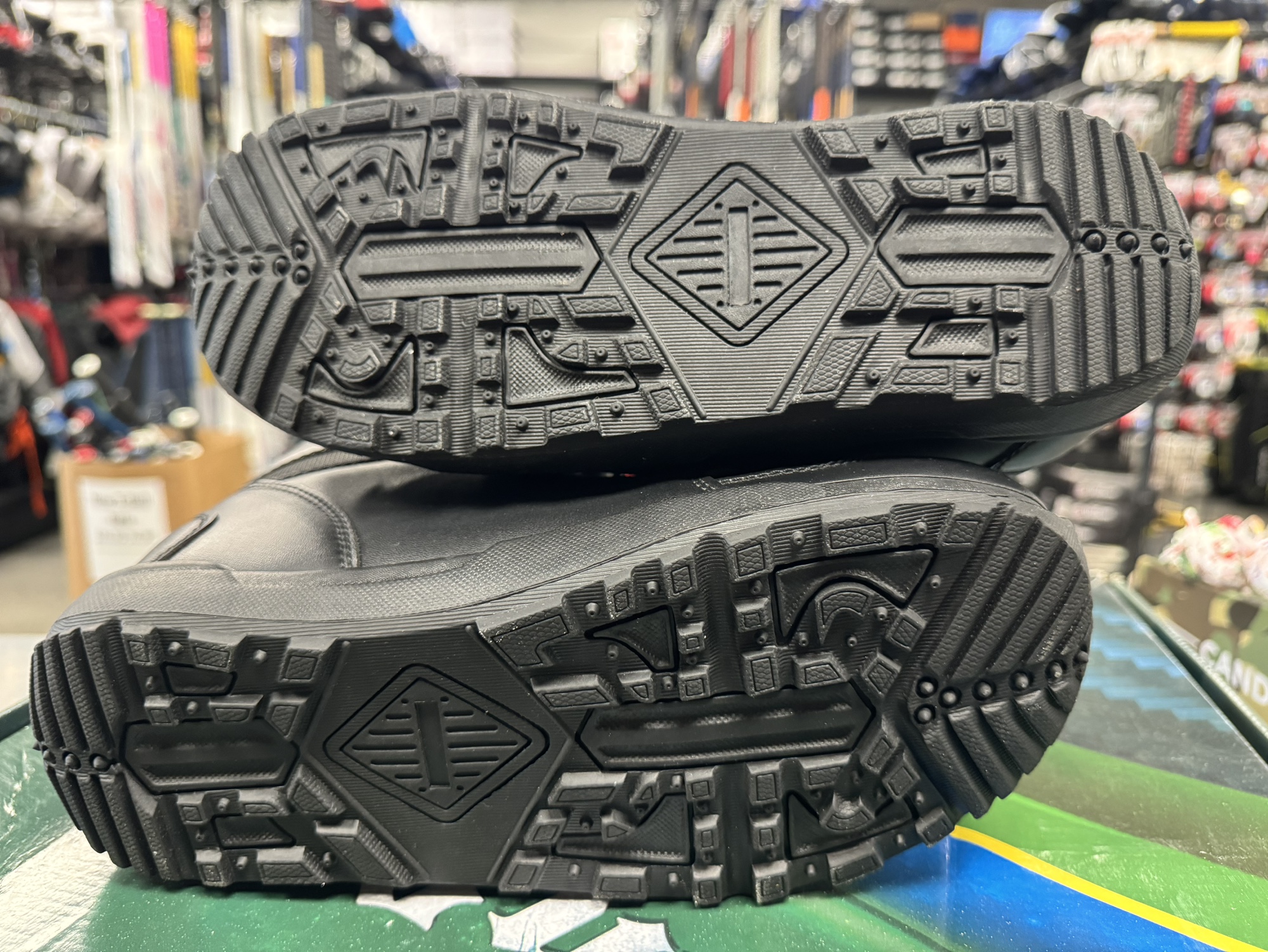 New Unisex All Mountain M8trix Model #580 Snowboard Boots | SidelineSwap