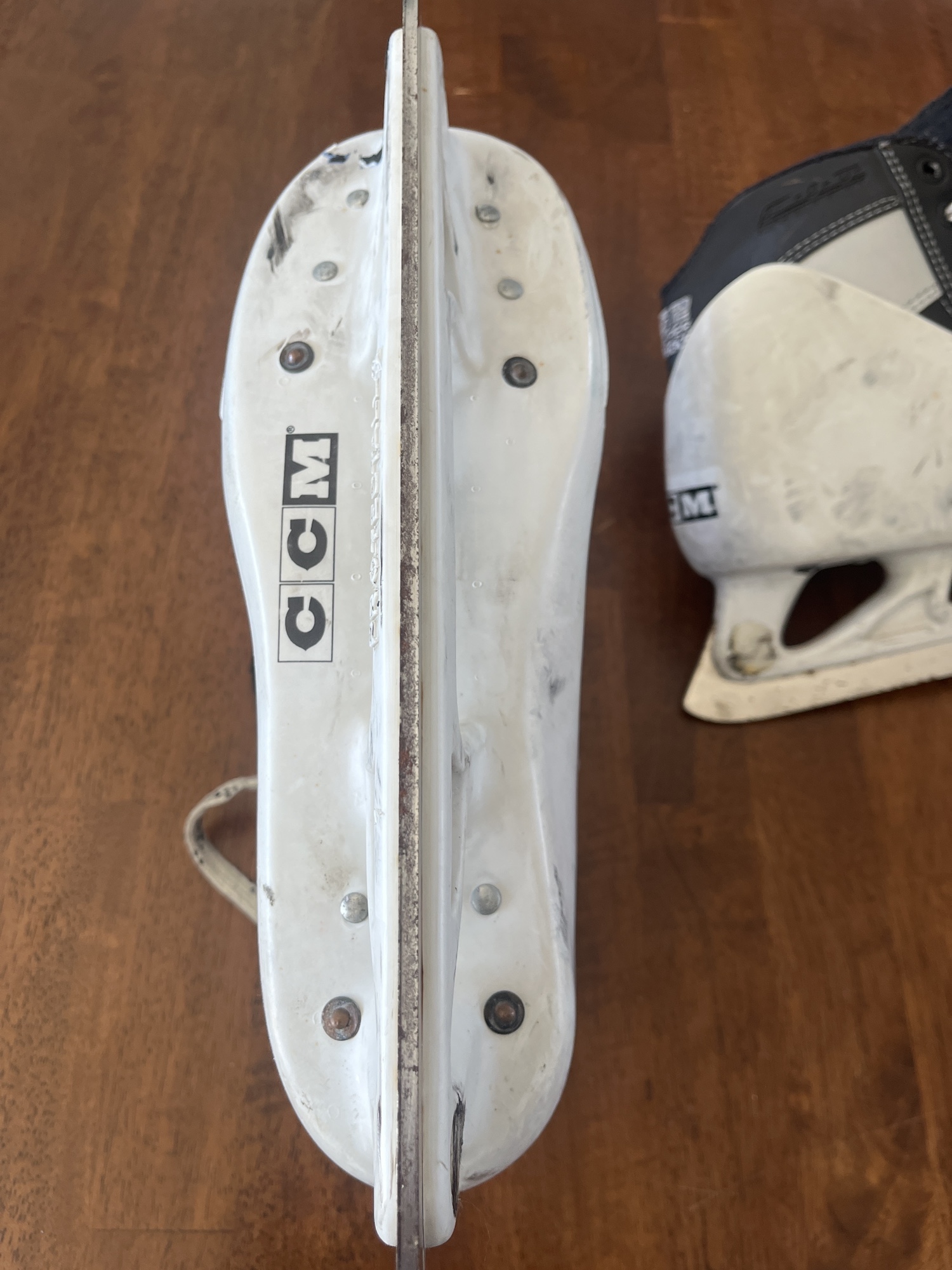 Senior CCM Regular Width 8 Tacks 652 Hockey Skates | SidelineSwap