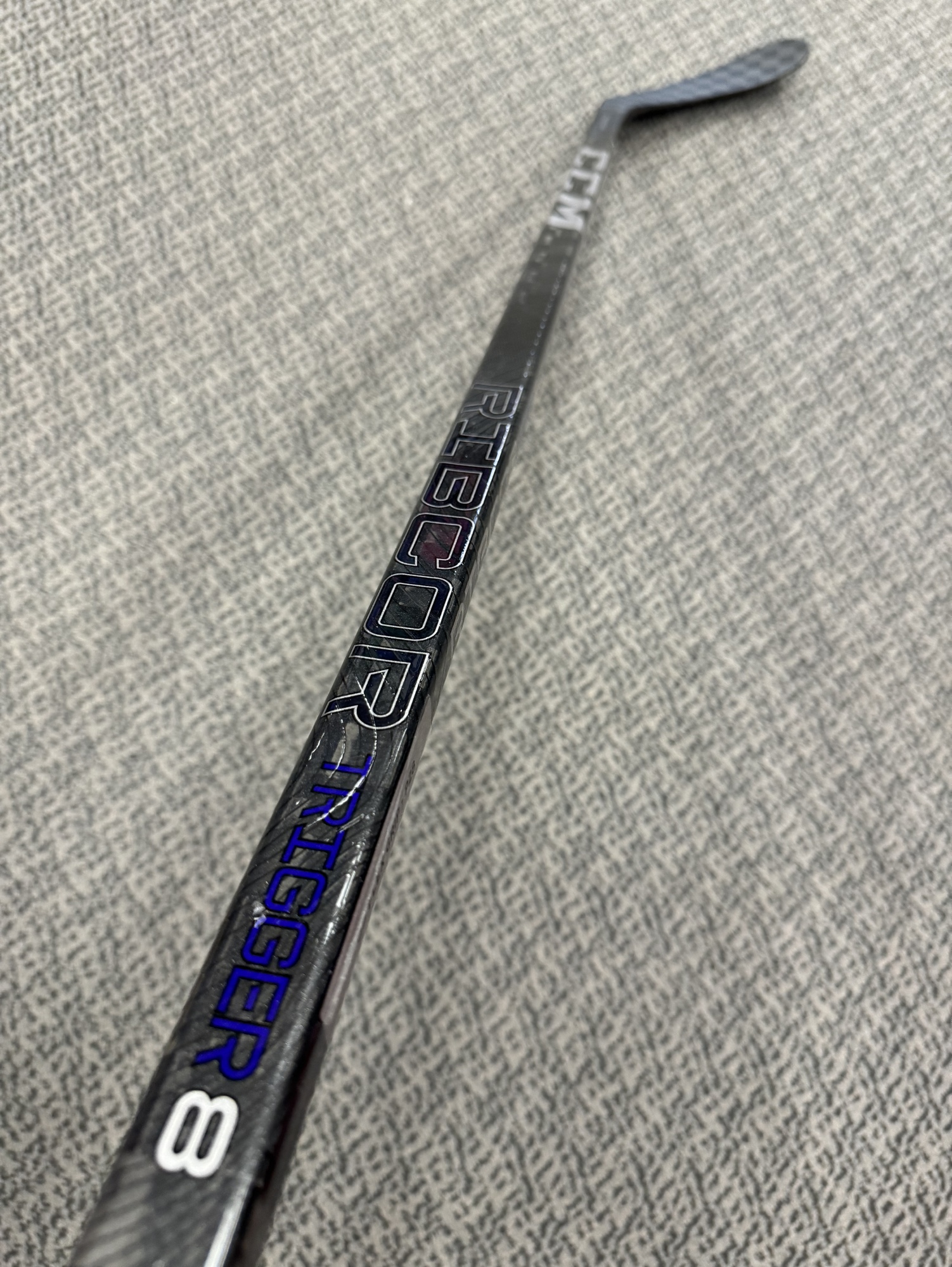 CCM Trigger 8 55 flex P28 curve right hand stick | SidelineSwap