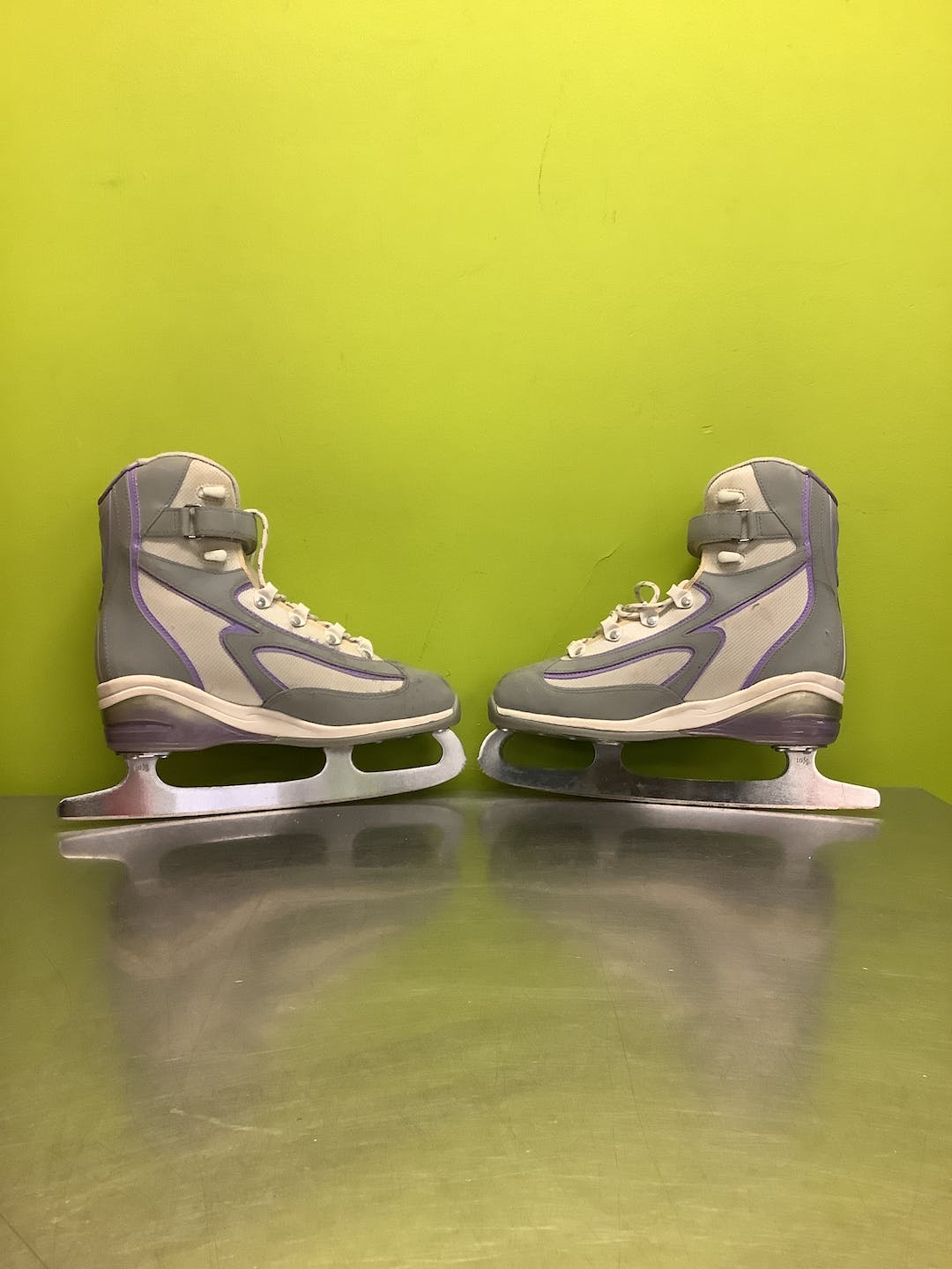 Used Jackson Softec Senior 9 Soft Boot Skates | SidelineSwap