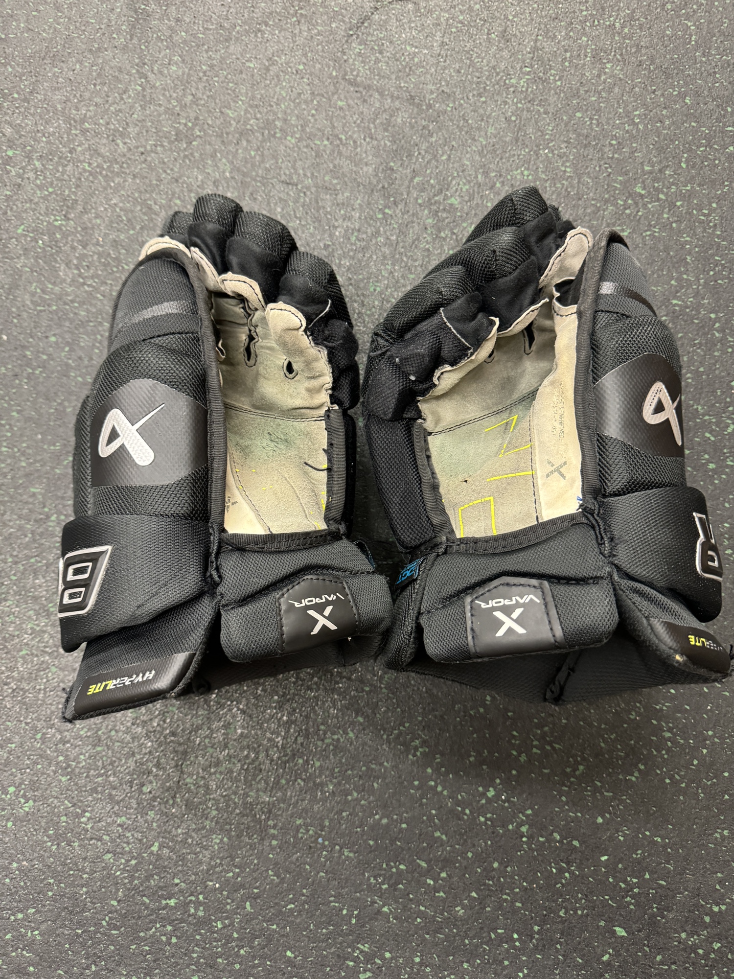 Used Bauer 14" Vapor Hyperlite Gloves | SidelineSwap