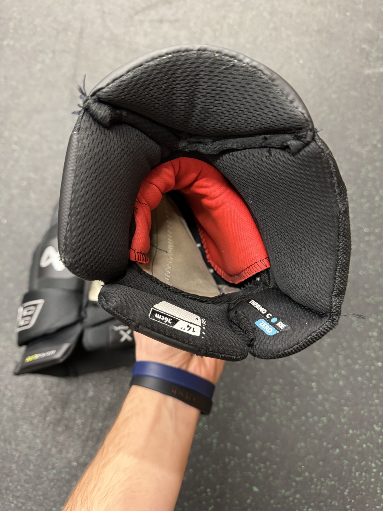 Used Bauer 14" Vapor Hyperlite Gloves | SidelineSwap