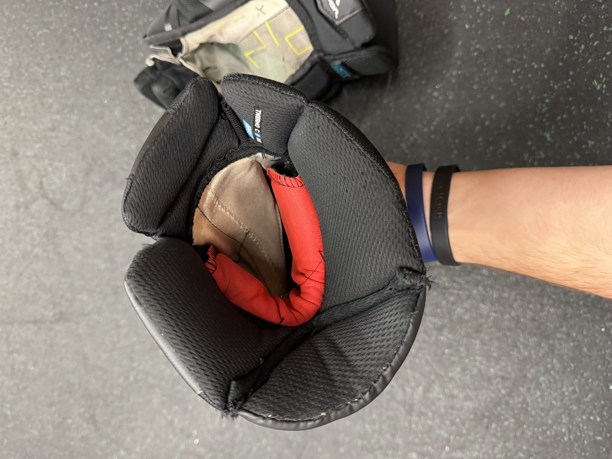 Used Bauer 14" Vapor Hyperlite Gloves | SidelineSwap