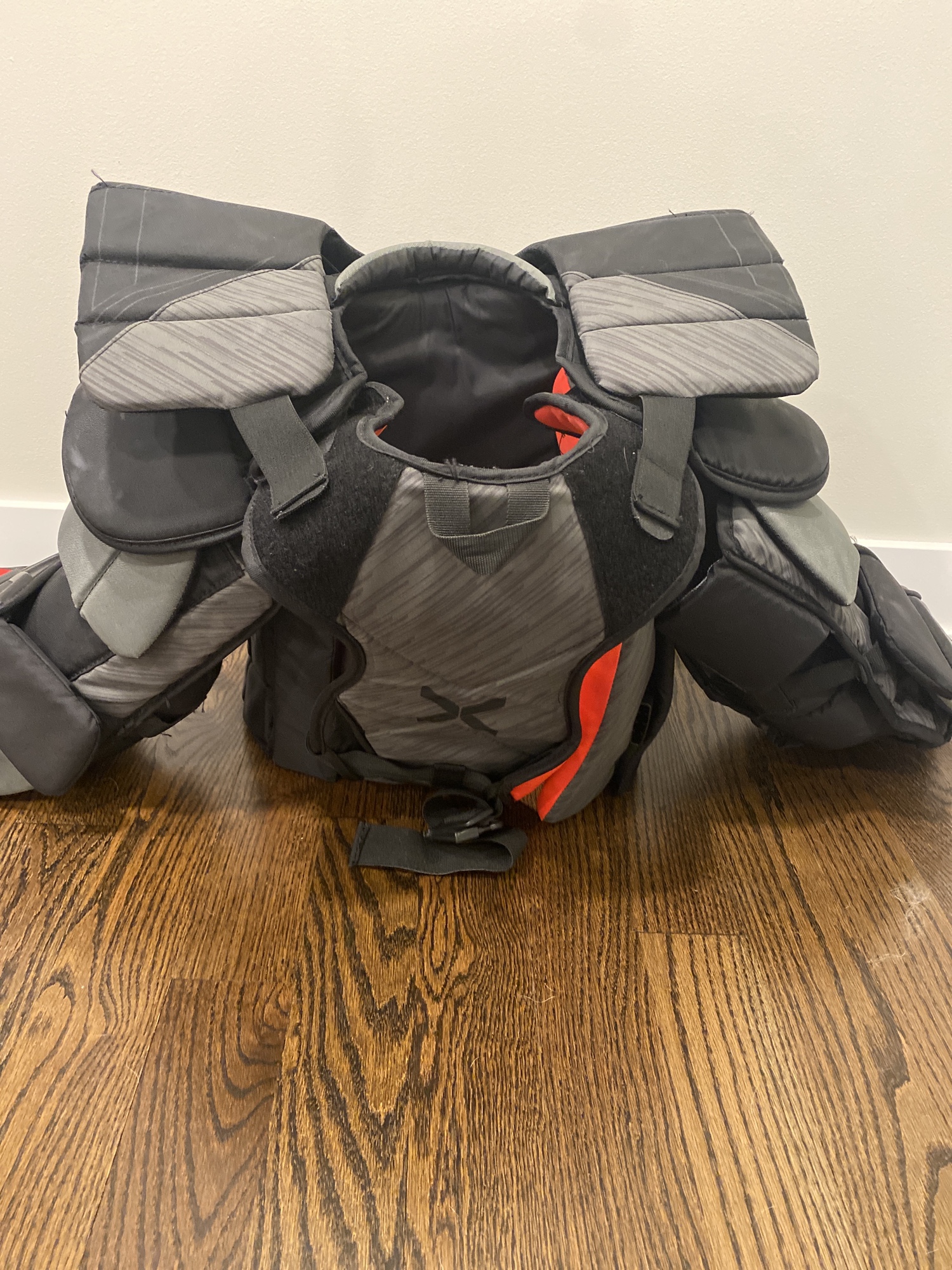Used XL Bauer Hyperlite 2 Goalie Chest Protector | SidelineSwap