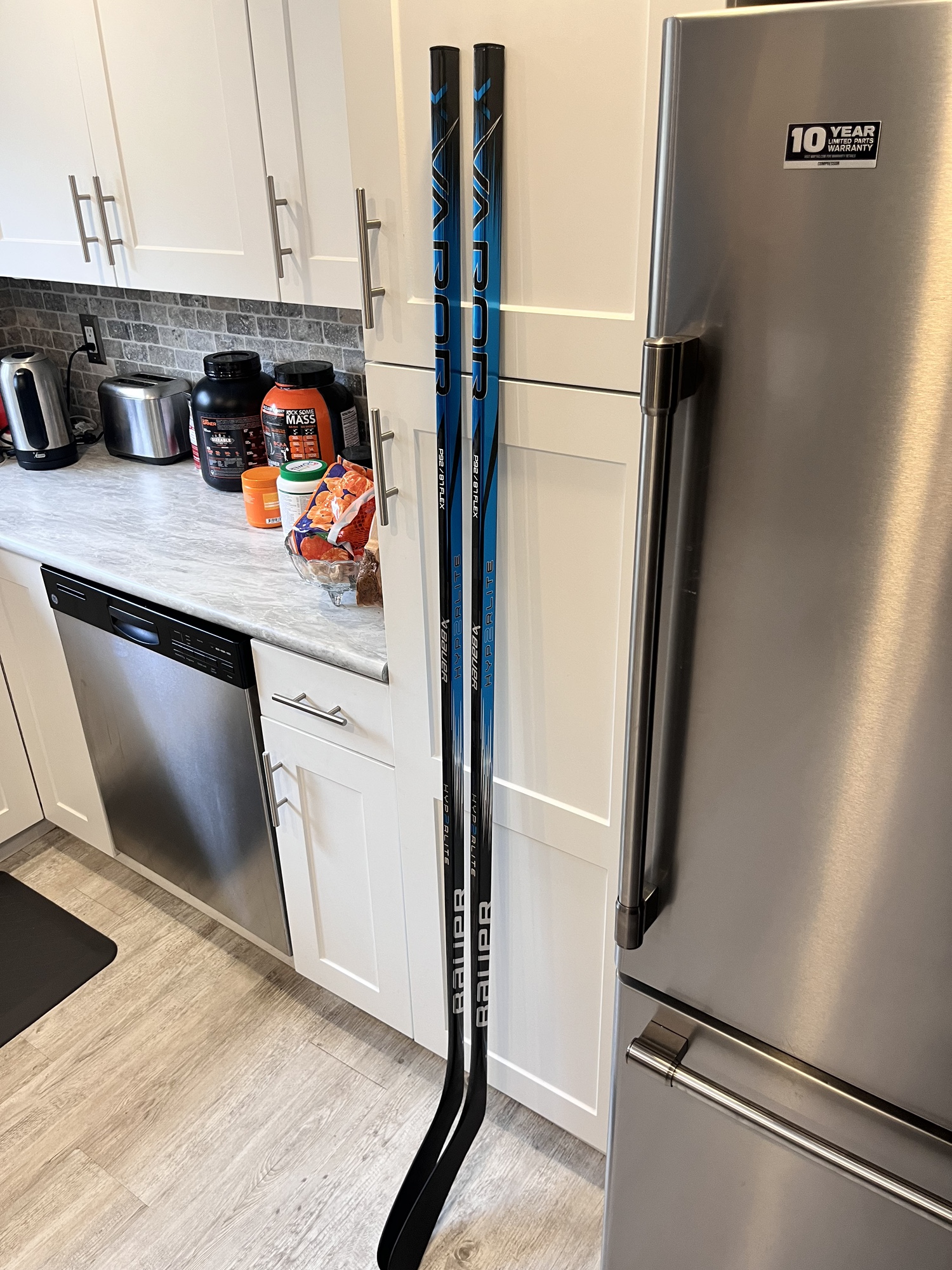 2 New Right Handed P92 blue Vapor Hyperlite 2 Hockey Stick | SidelineSwap