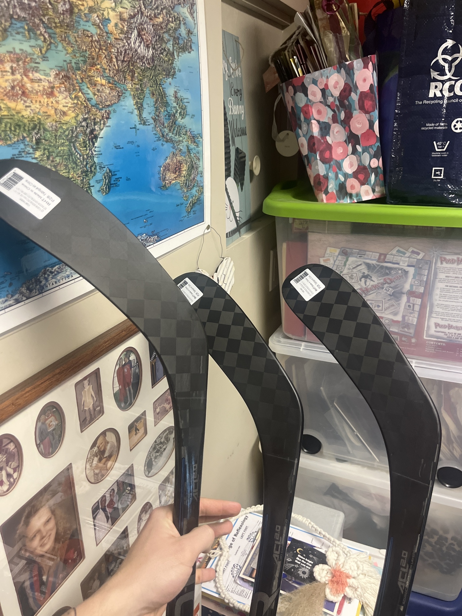 3 New Right Handed P28 blue Vapor Hyperlite 2 Hockey Stick | SidelineSwap