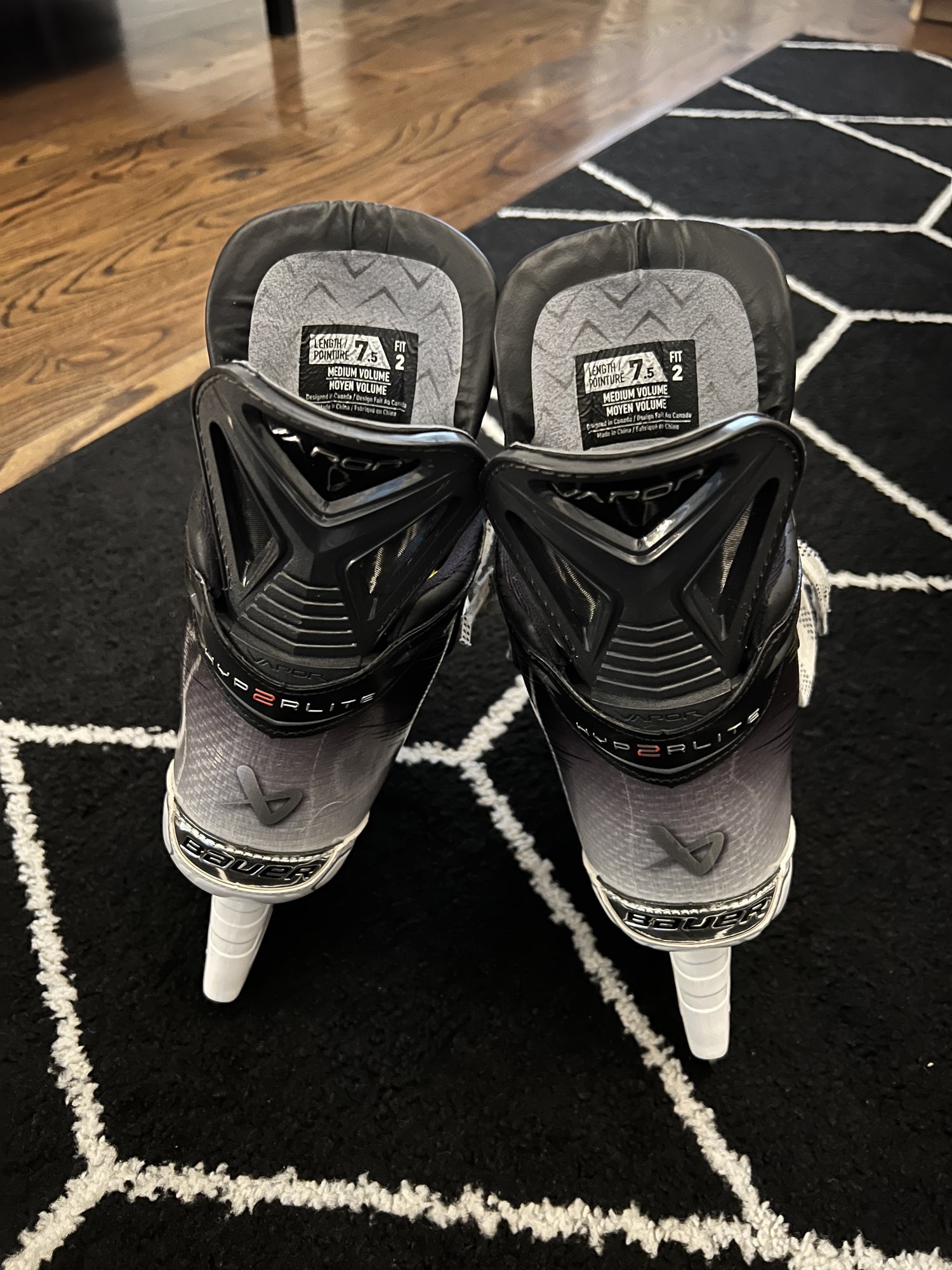 BAUER VAPOR HYPERLITE 2 SENIOR HOCKEY SKATES 7.5 Fit 2 | SidelineSwap