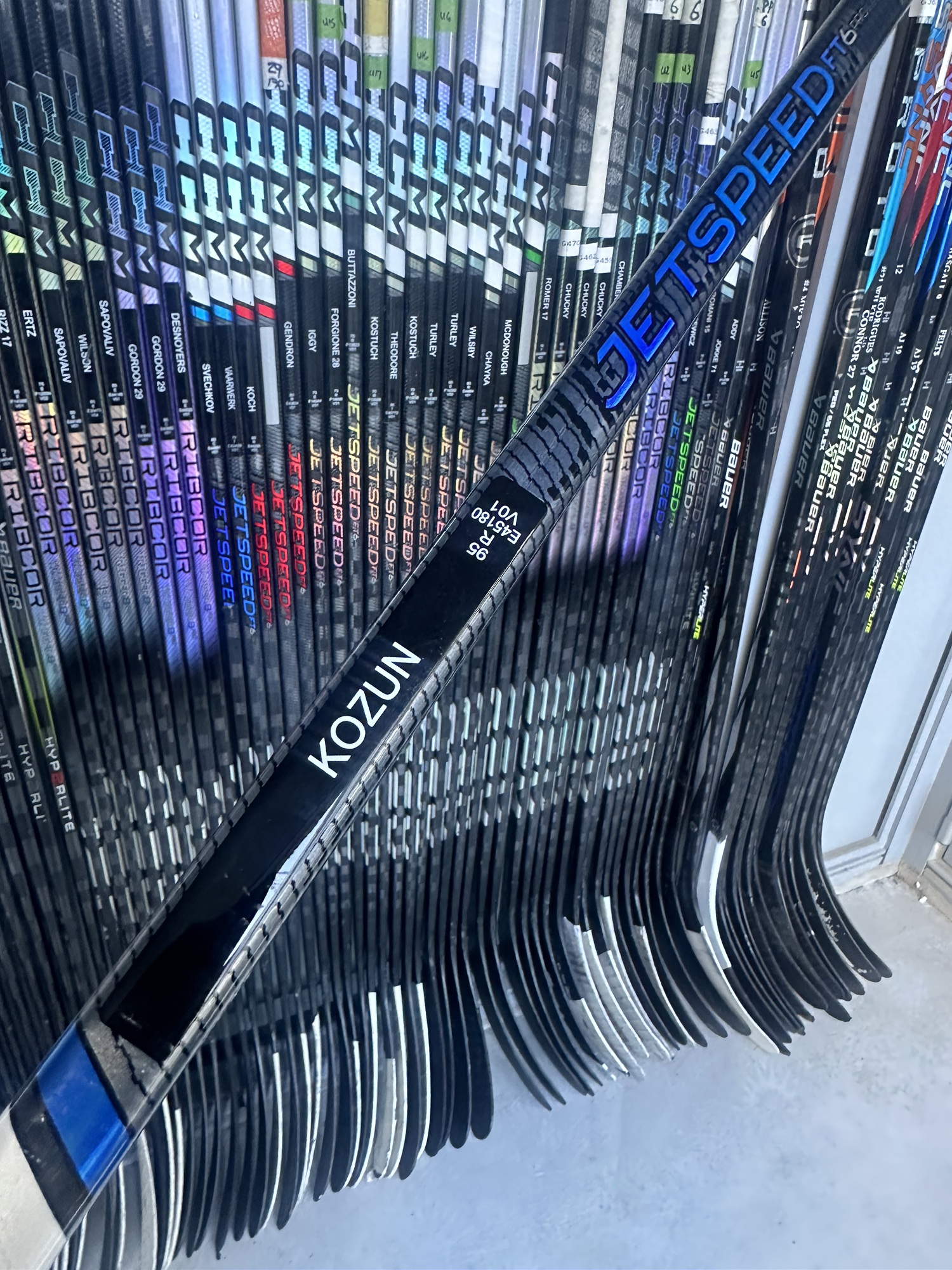 Senior Right Handed P29 Pro Stock Jetspeed FT6 Pro Hockey Stick ...