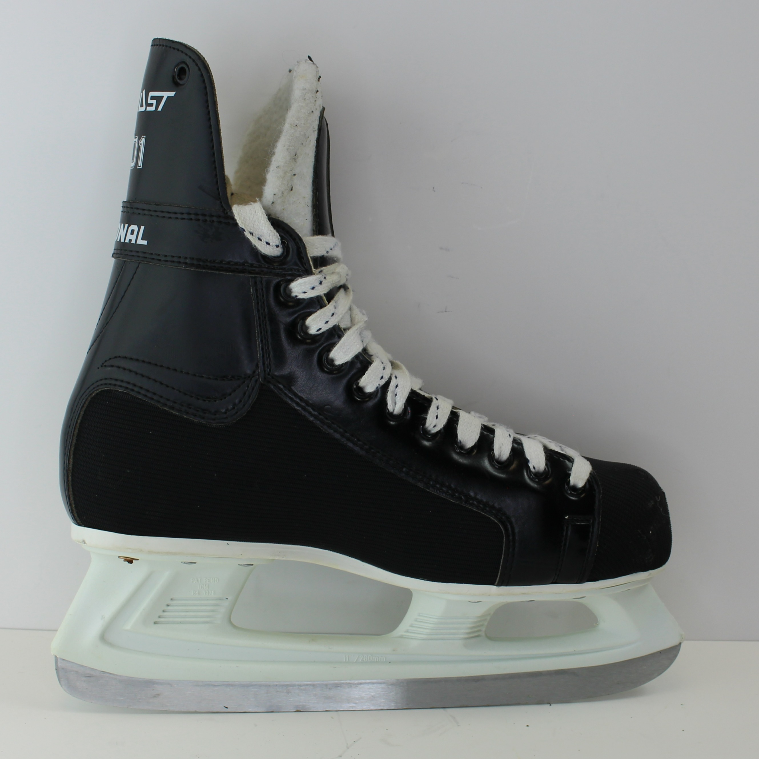 Vintage Senior Used Daoust 301 Hockey Skates 8.5 | SidelineSwap