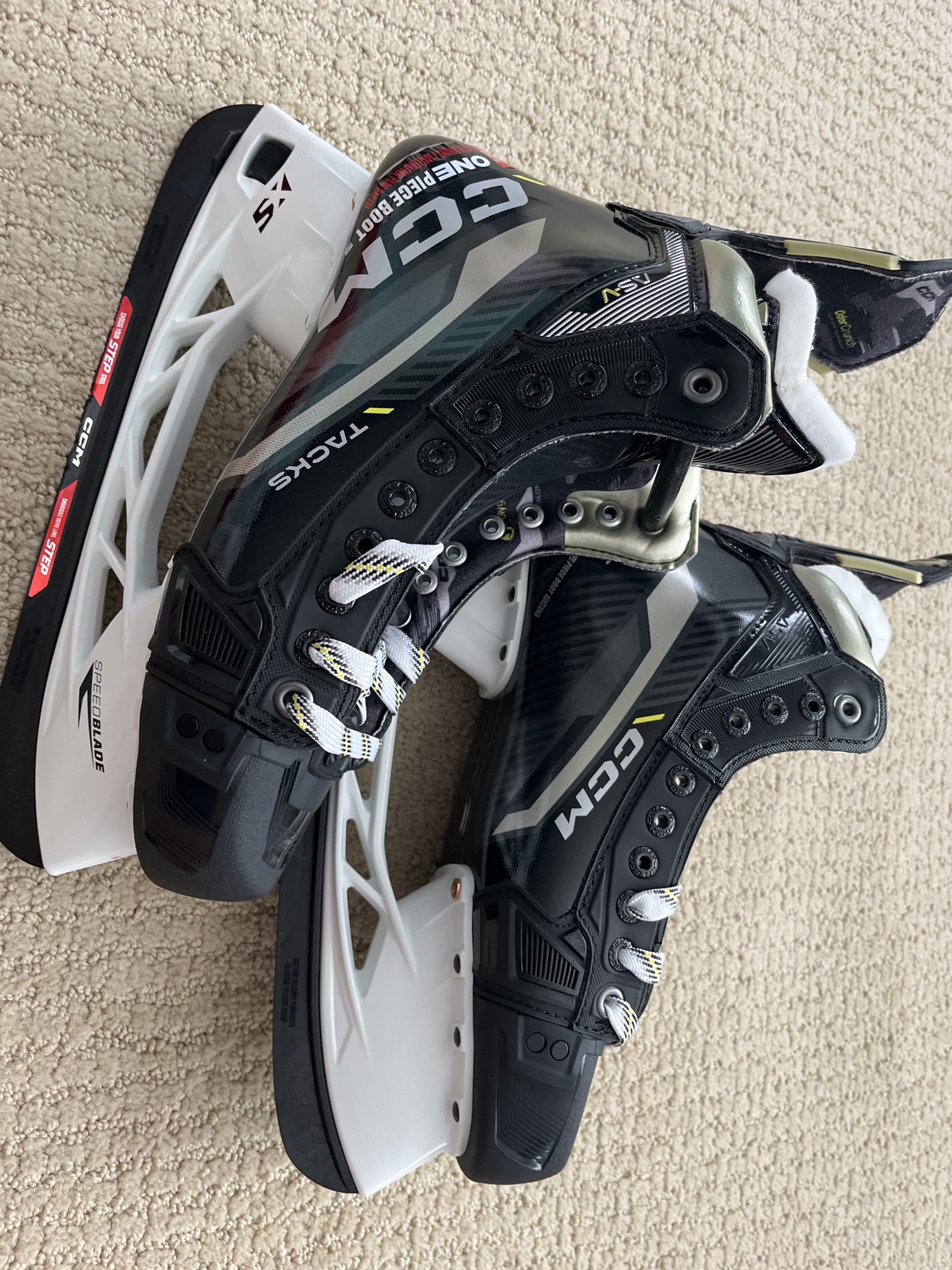 New CCM Tacks AS-V Skates Size 9 Tapered | SidelineSwap