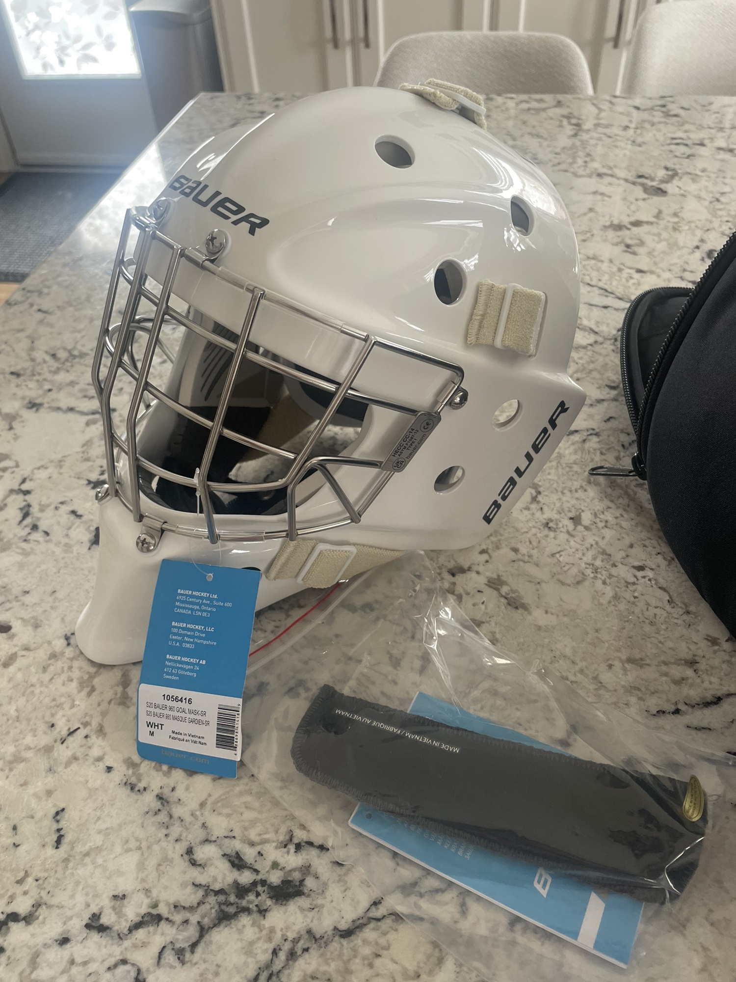 Brand New Bauer 960 Pro Goalie Mask Medium | SidelineSwap