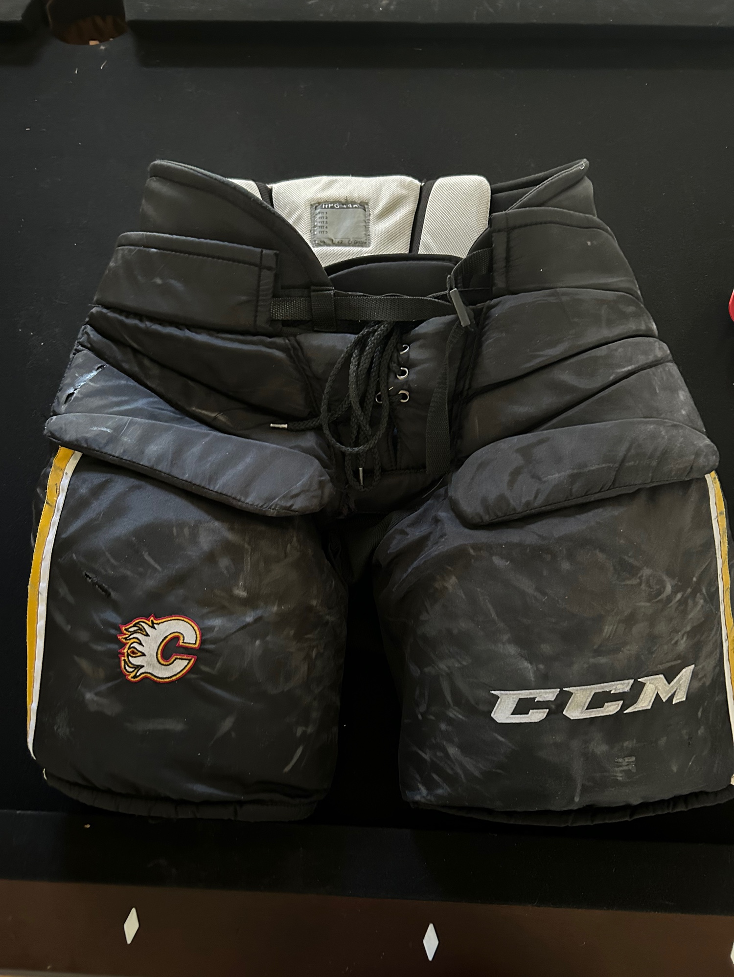 CCM HPG 14A Pro Stock Calgary Flames Hockey Goalie Pants Size Small ...