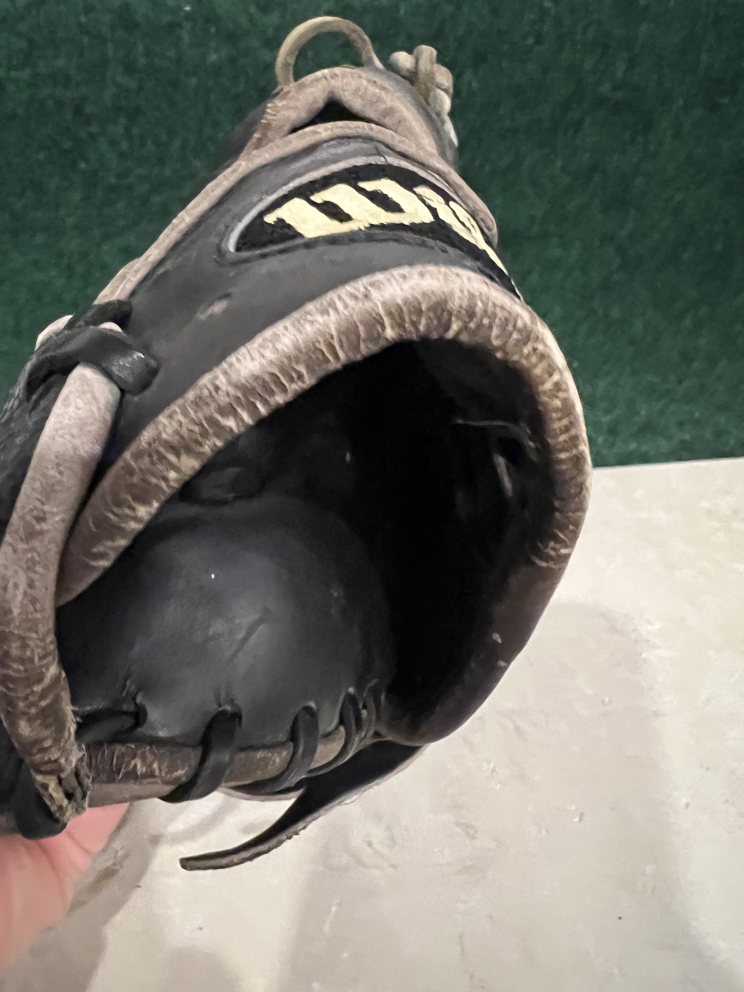 Outfield 12.75" A2000 Baseball Glove | SidelineSwap